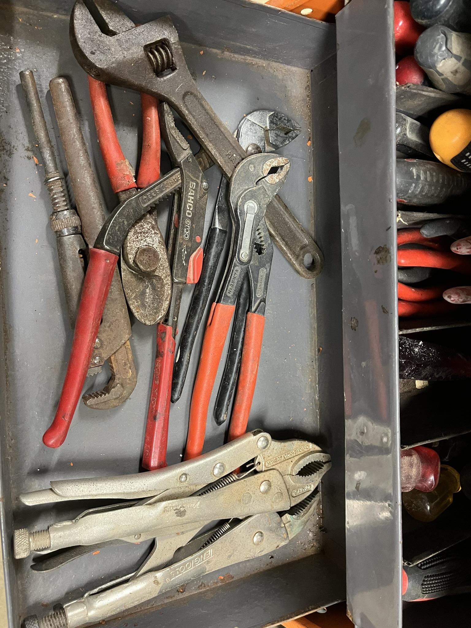 Tool trolley with various tools - PS Auction - We value the future ...