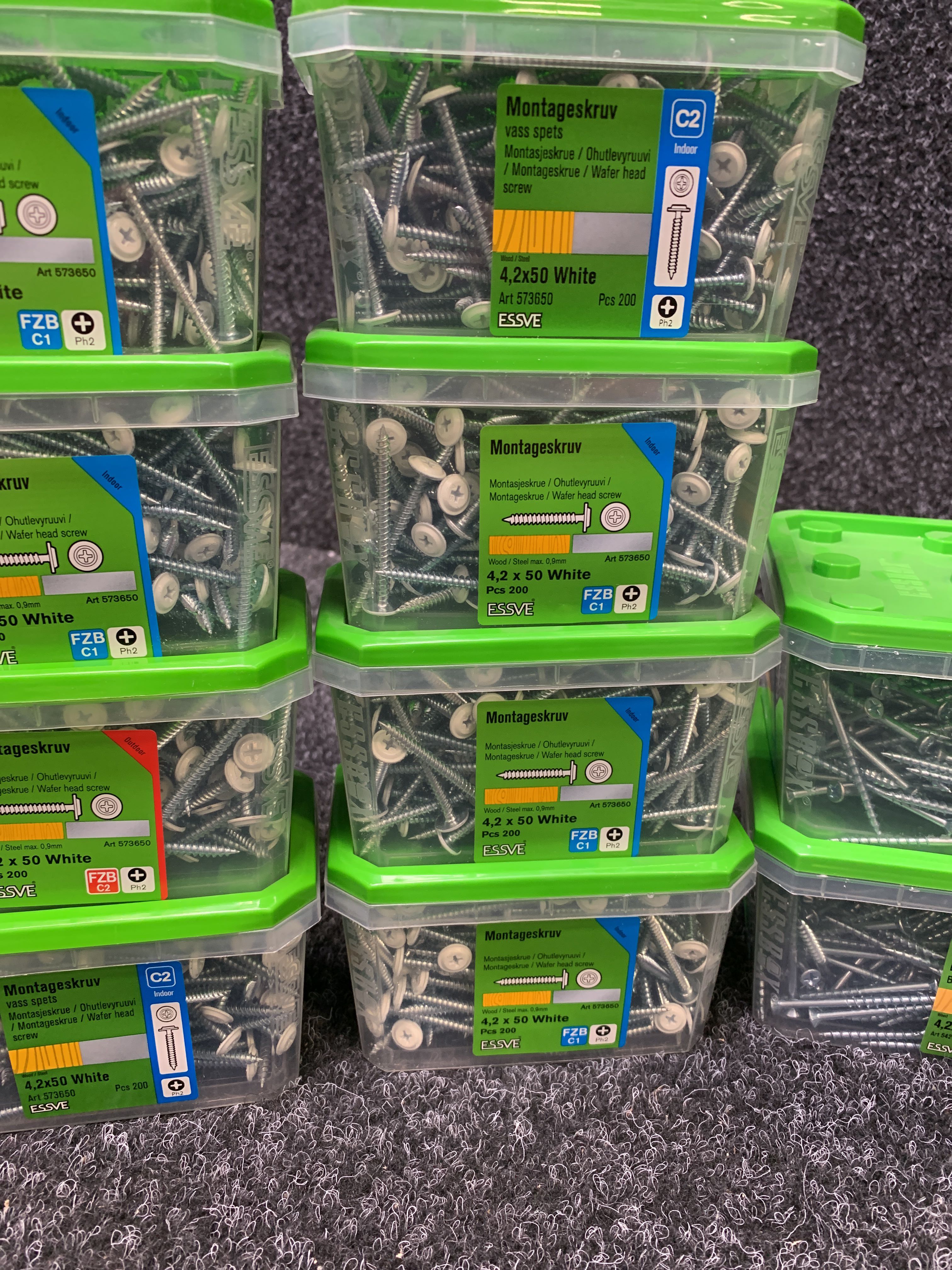Sortiment med montageskruv, gipsskruv & spånskiveskruv Essve ...