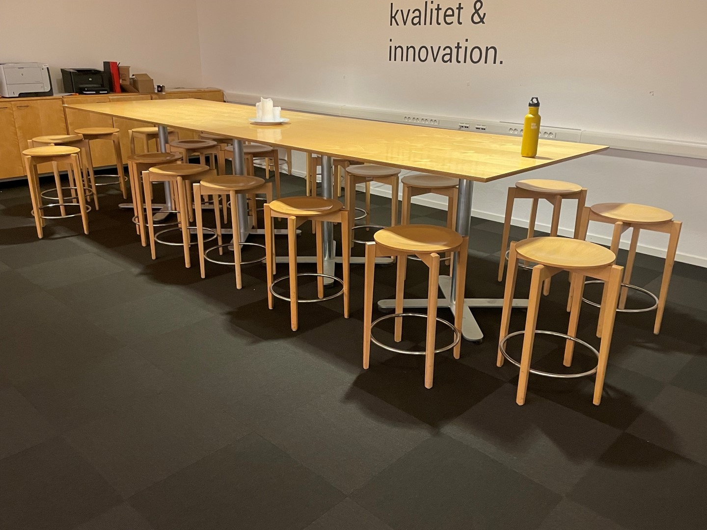 Conference / lunch table & storage - PS Auction - We value the future ...