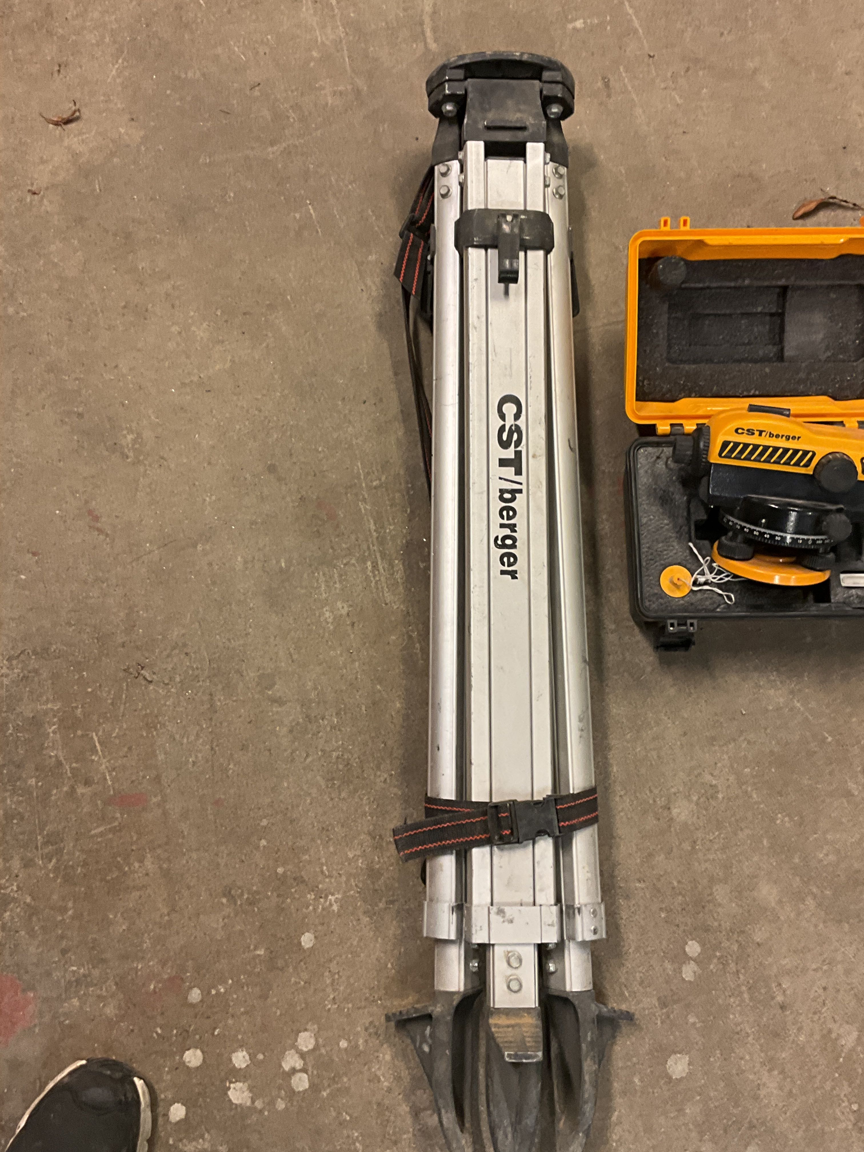 Automatic spirit level with stand CST Berger - PS Auction - We value ...
