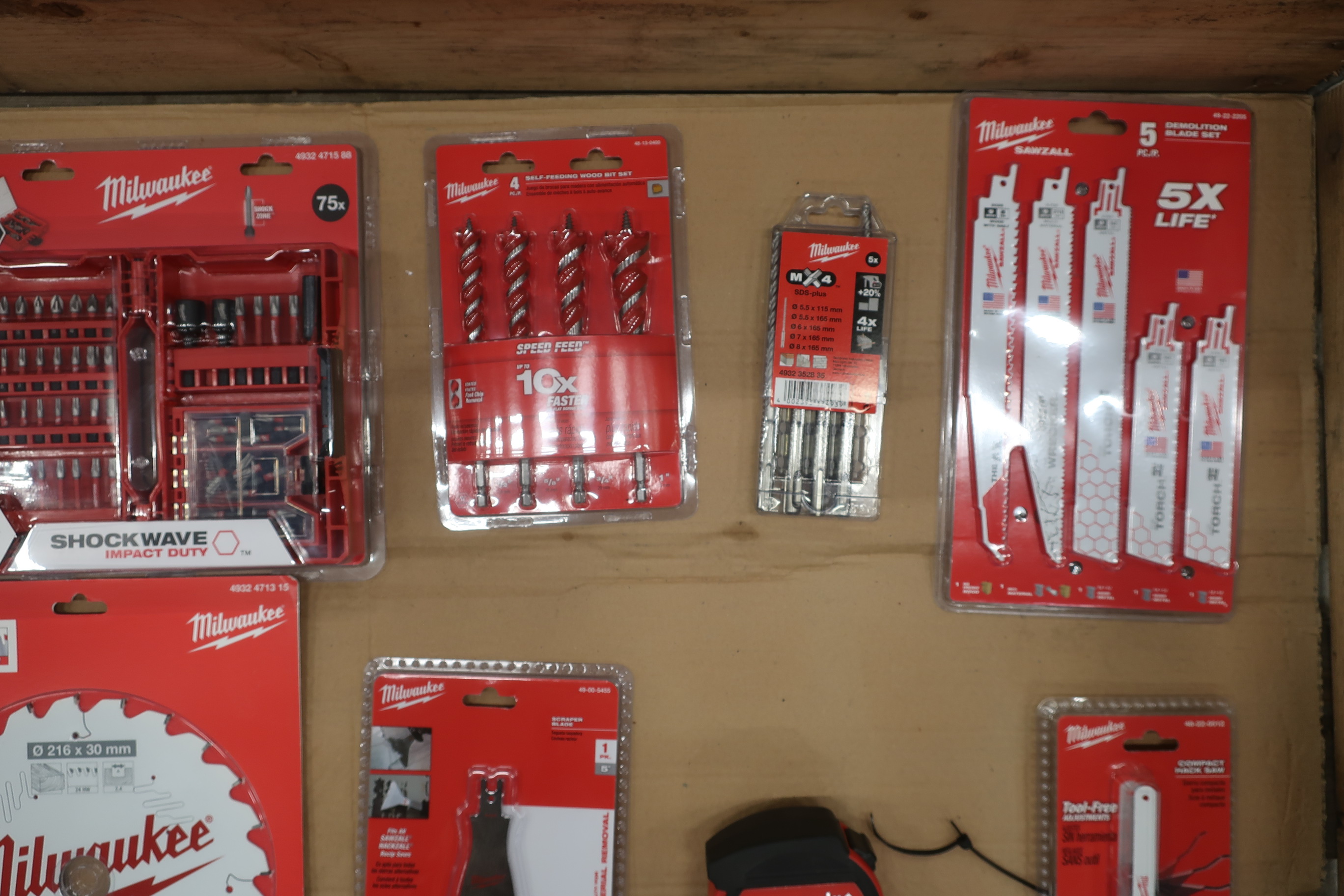 Assortment of tools Milwaukee - PS Auction - We value the future ...