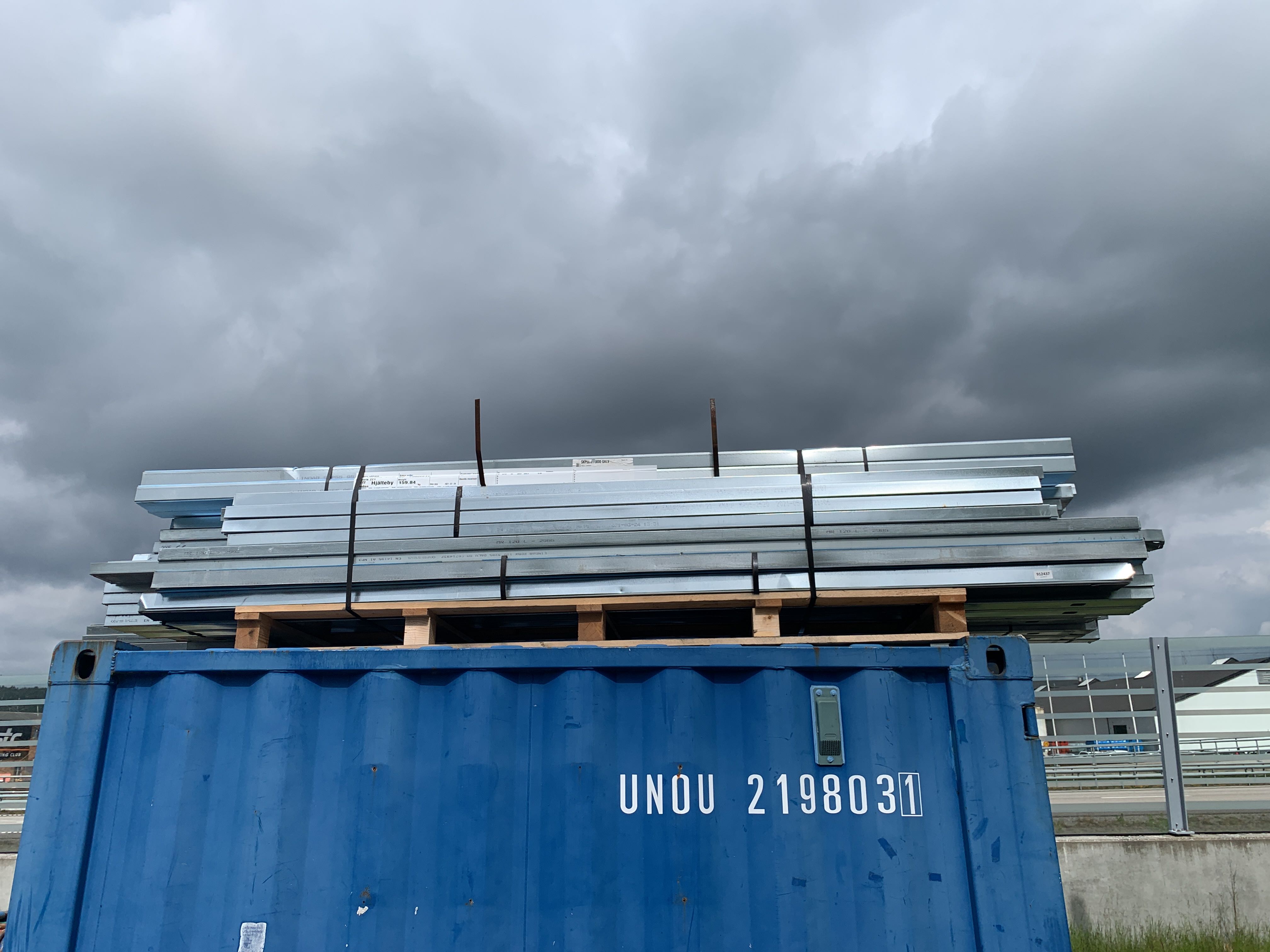 Stool with beams in galvanized iron - PS Auction - We value the future ...