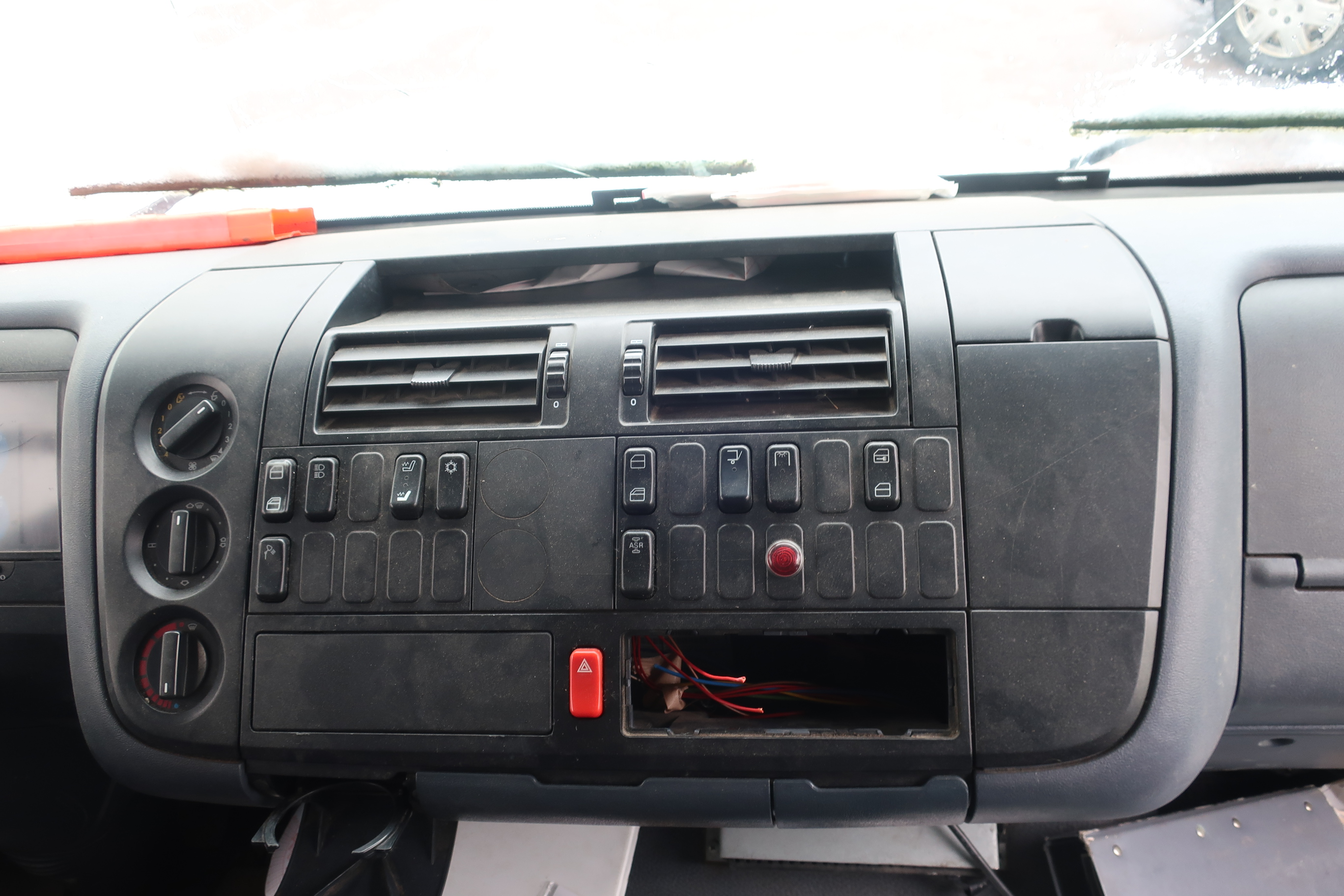 Truck, Mercedes Atego / DALA TRUCKS 400-1600 -2001 - PS Auction - We ...