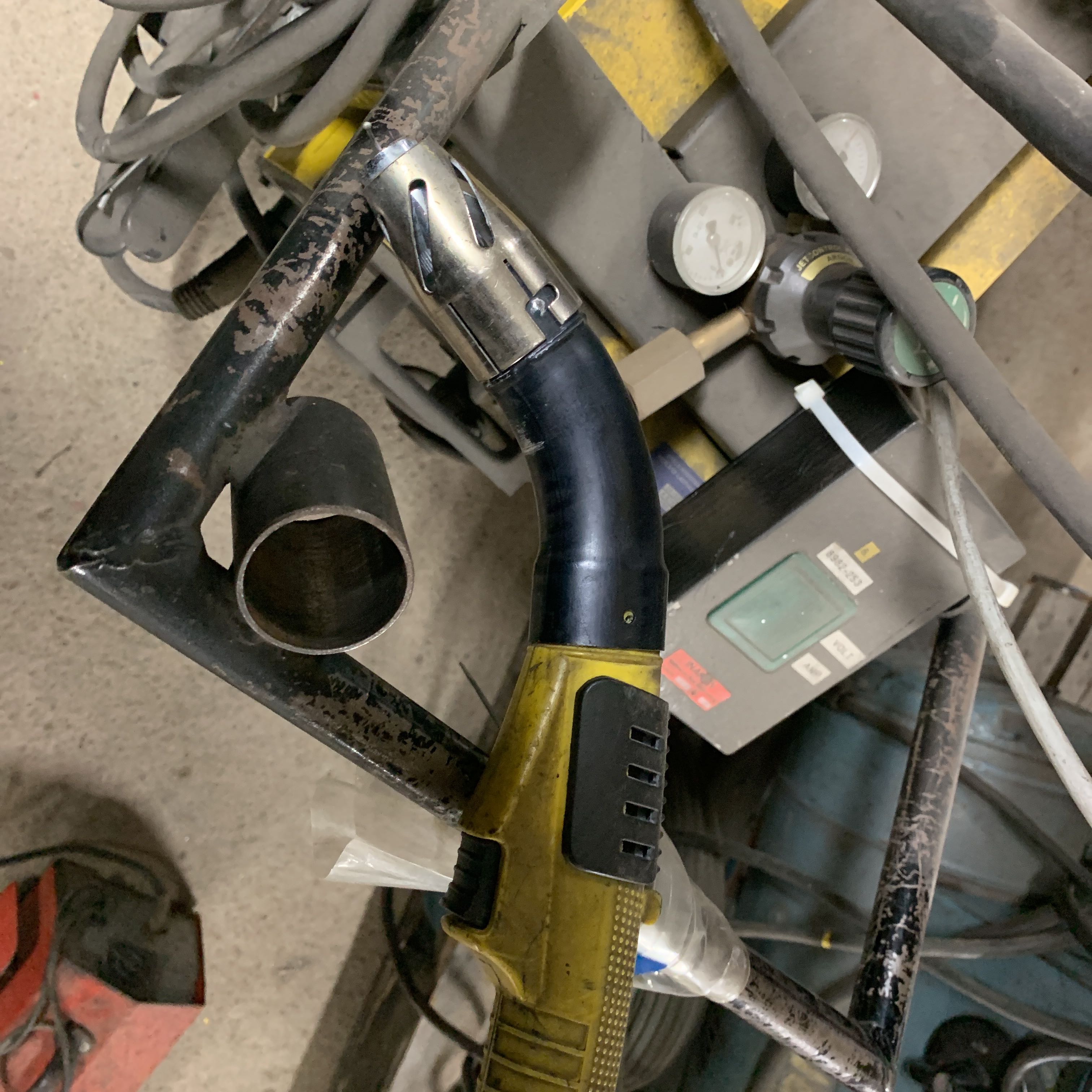 Mig-Svets ESAB LUA 400, feeder and extractor - PS Auction - We value ...