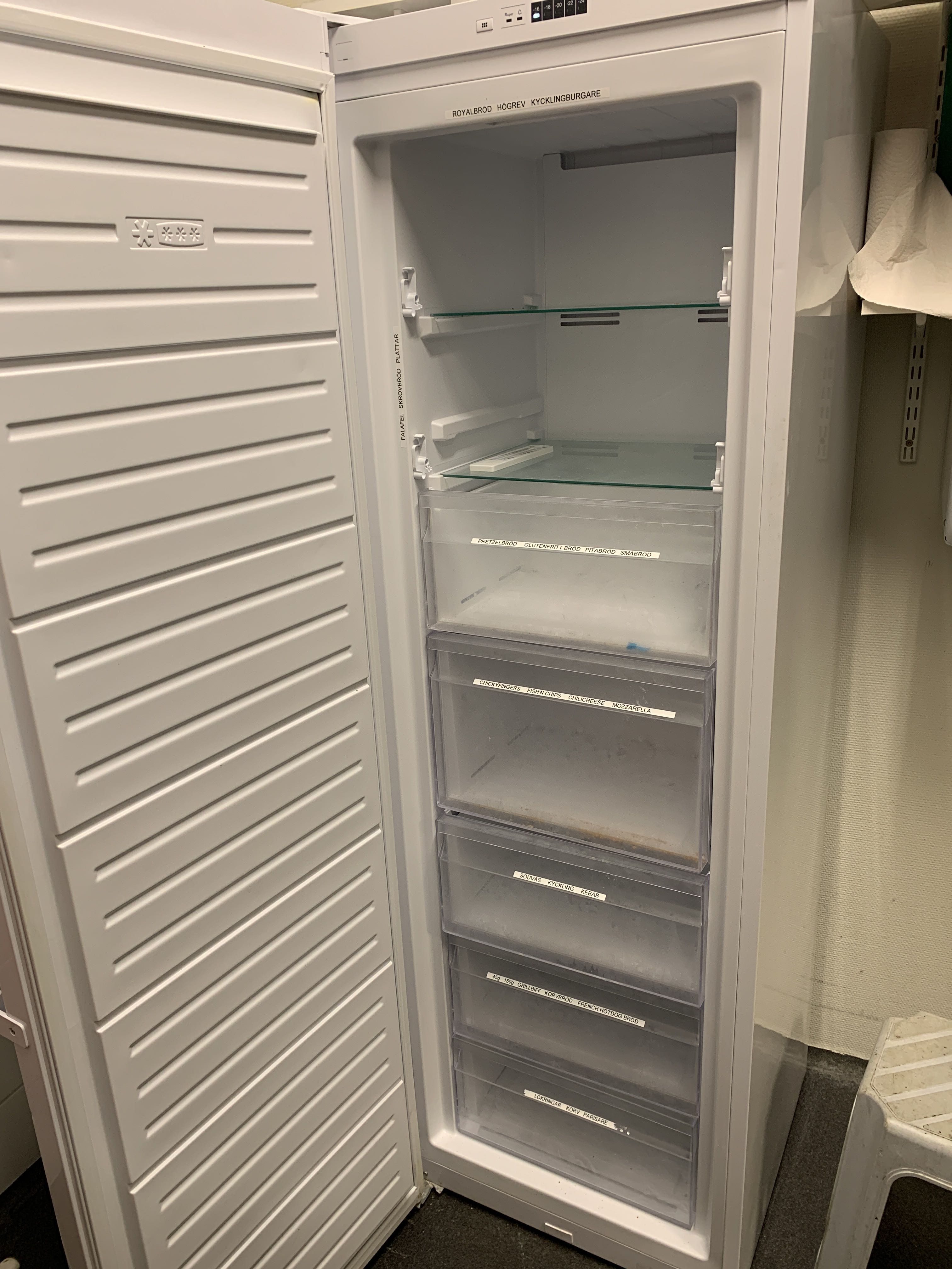 Freezer Cylinda and microwave Whirlpool - PS Auction - We value the ...