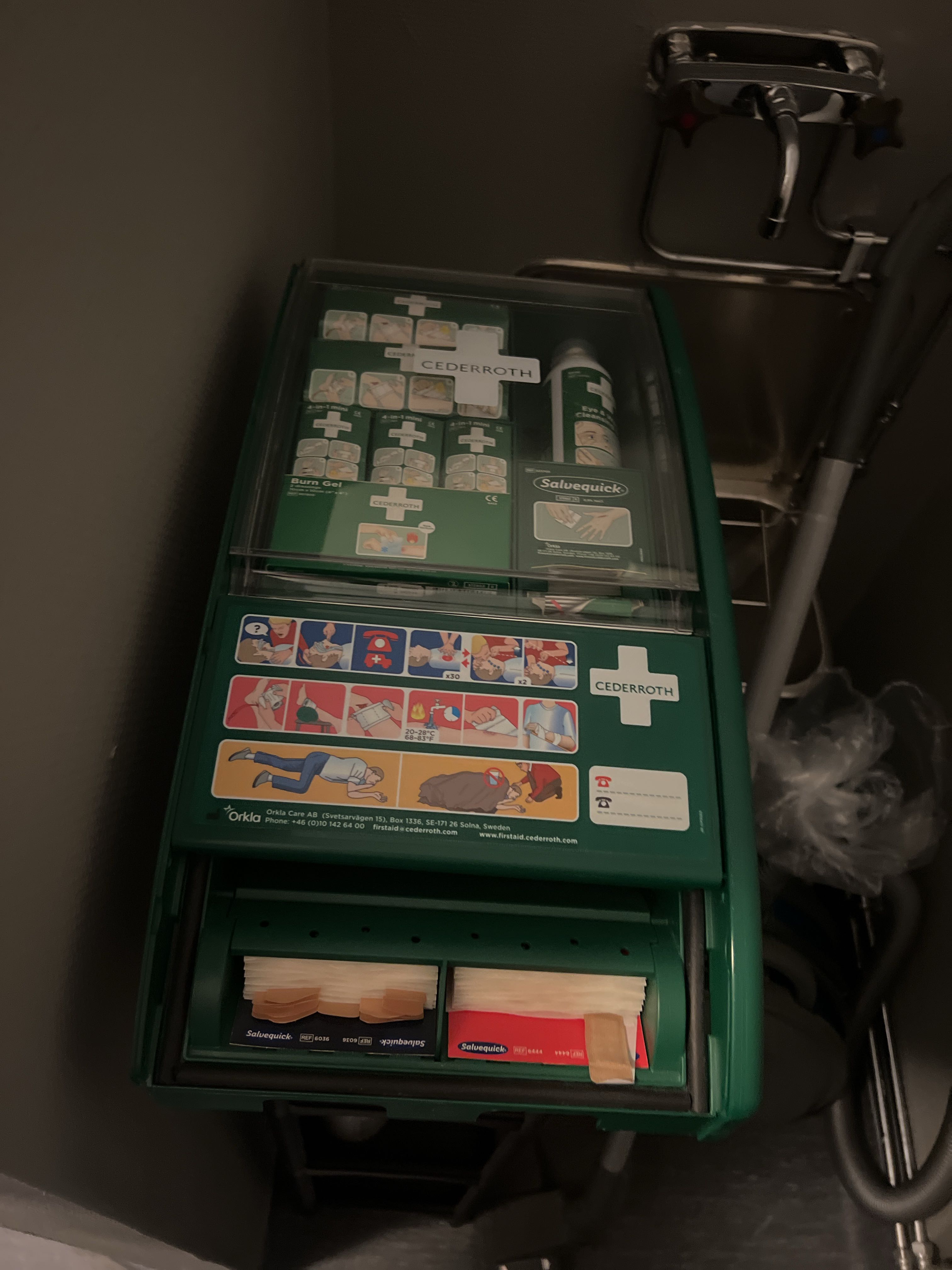 Första Hjälpen Kit, Städartiklar med mera - Auktioner online ...