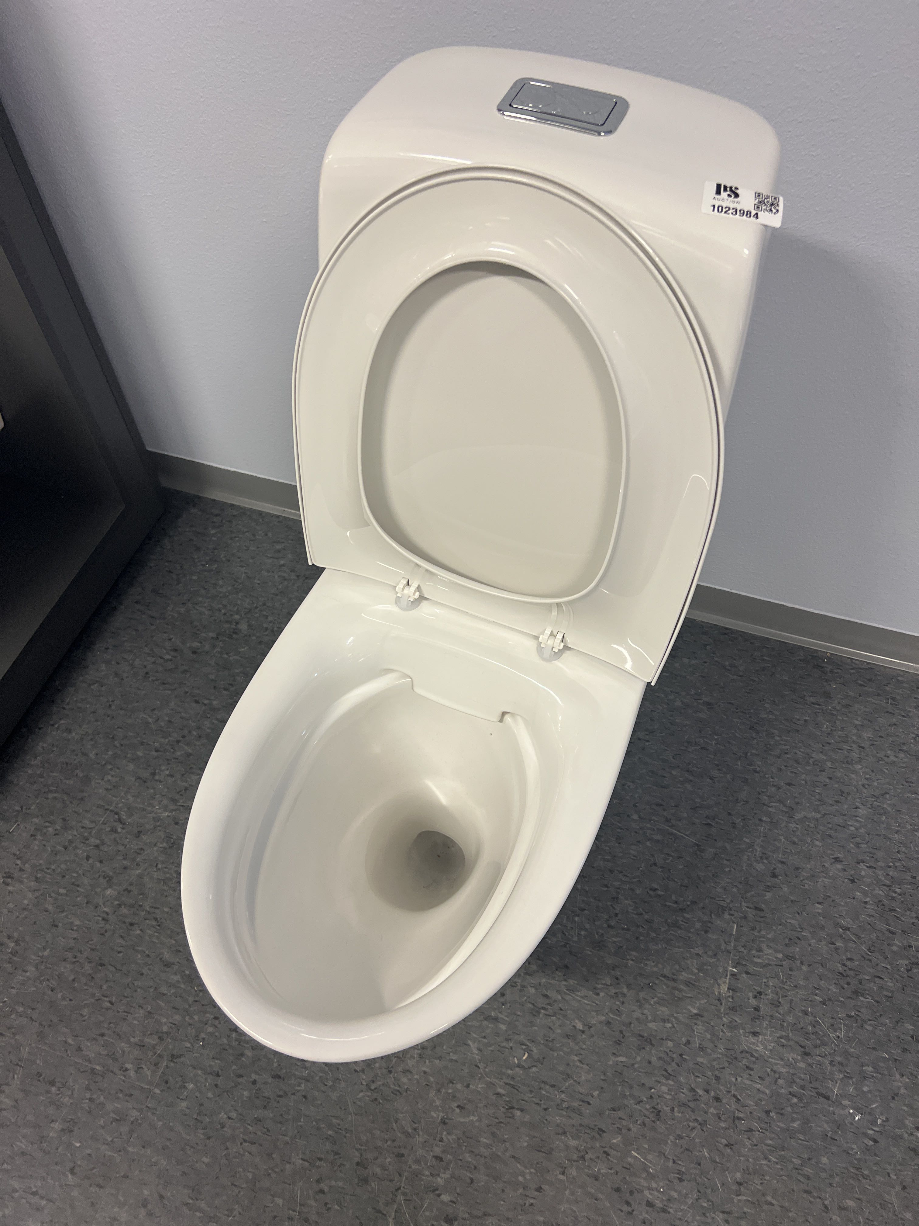 Toilet seat - PS Auction - We value the future - Largest in net auctions