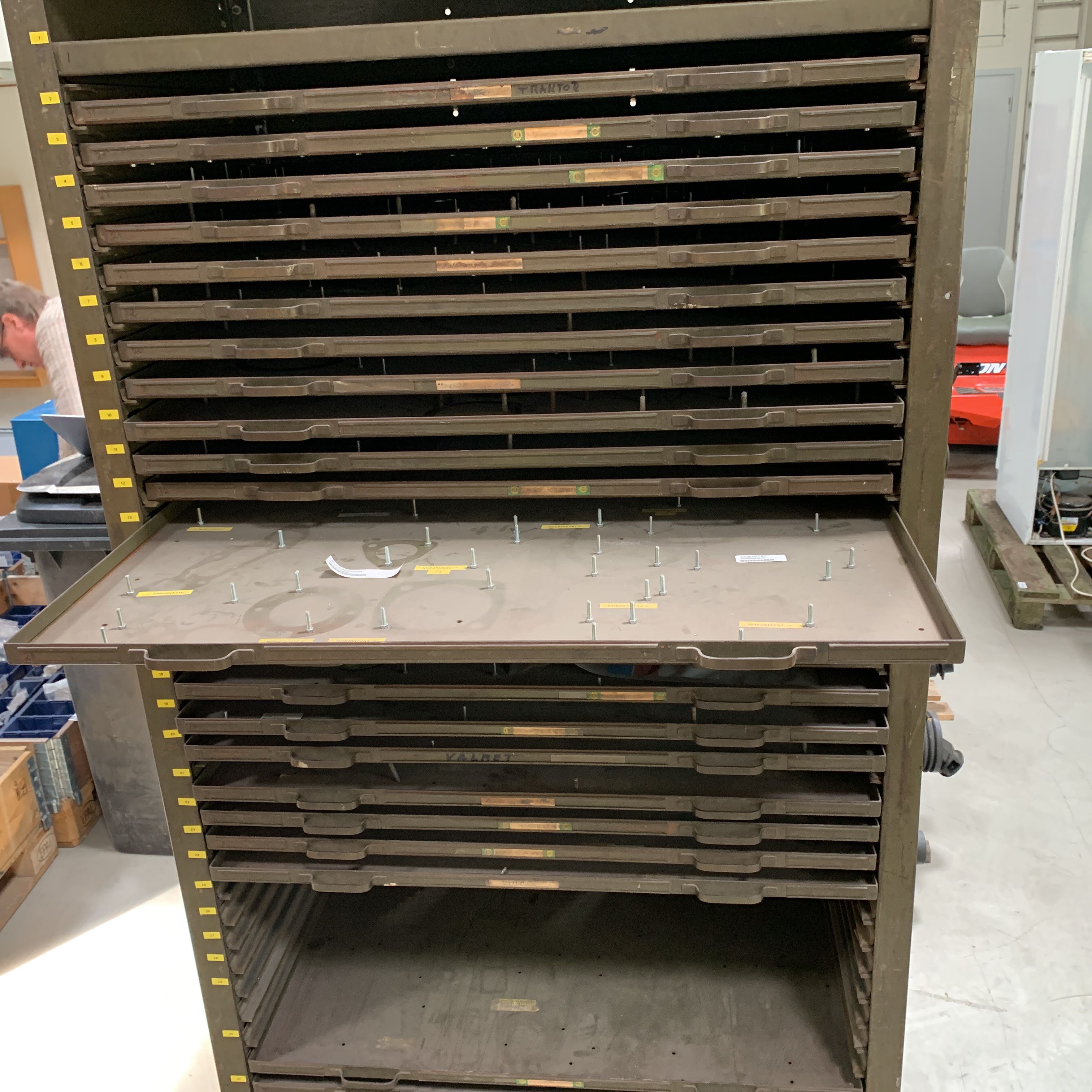 Storage cabinet gaskets - PS Auction - We value the future - Largest in ...