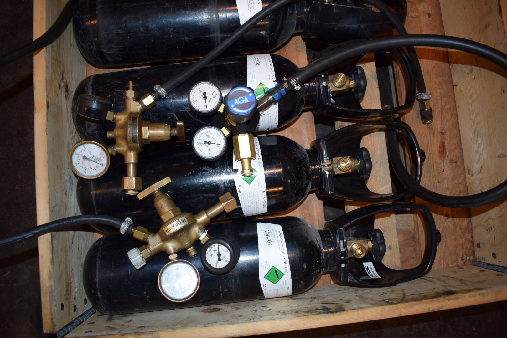 Three Nitrogen gas tubes 5 kg with clock - PS Auction - We value the ...