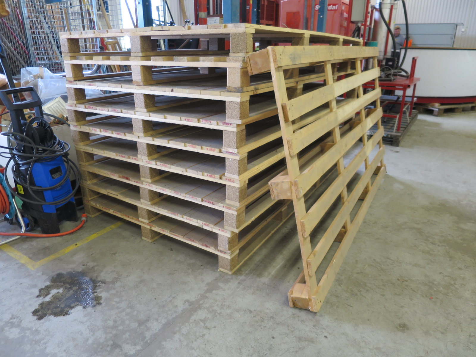 9 long pallets - PS Auction - We value the future - Largest in net auctions