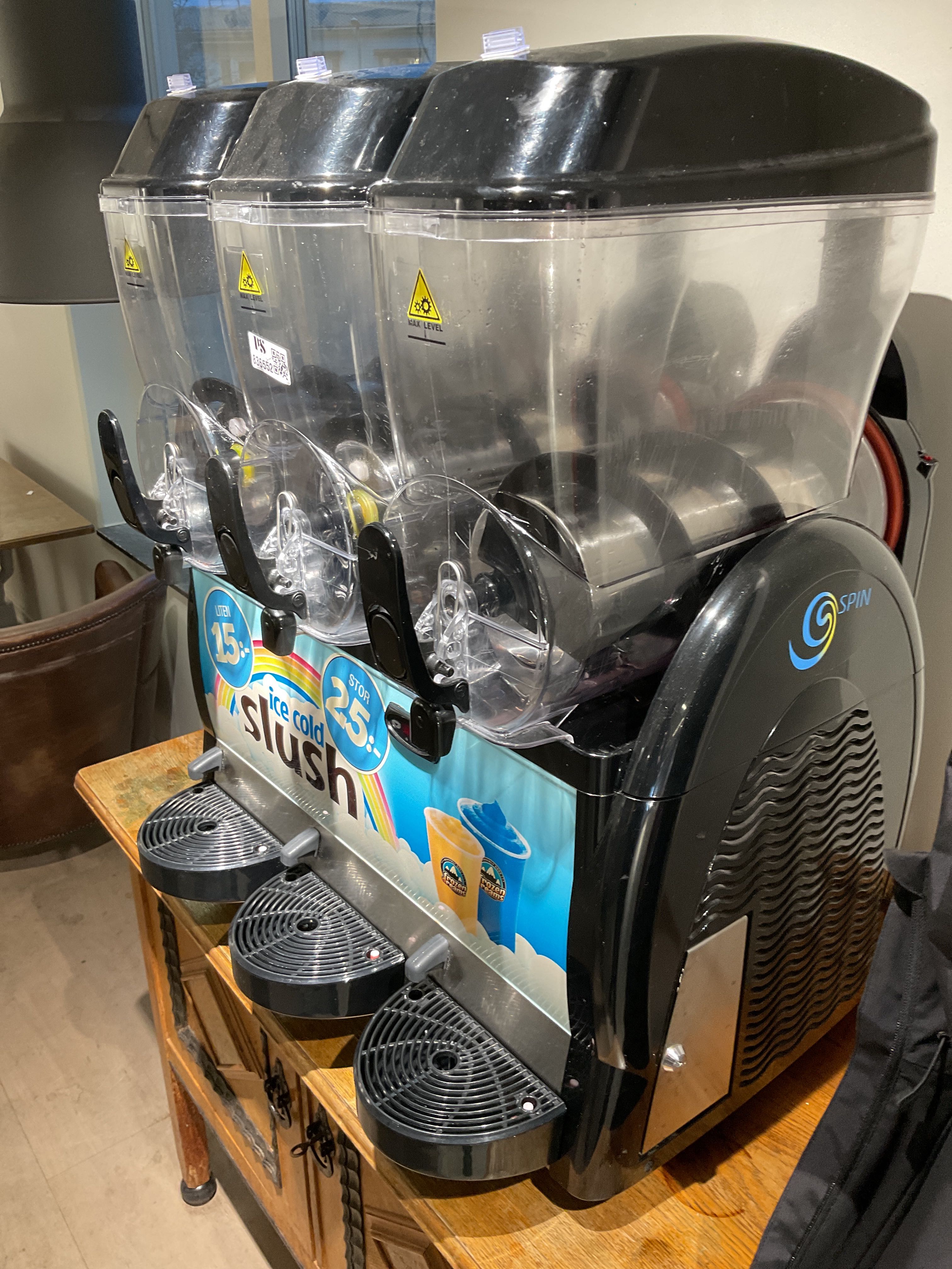 Slushmaskin med 3 smaker - Auktioner online - Nätauktioner ...