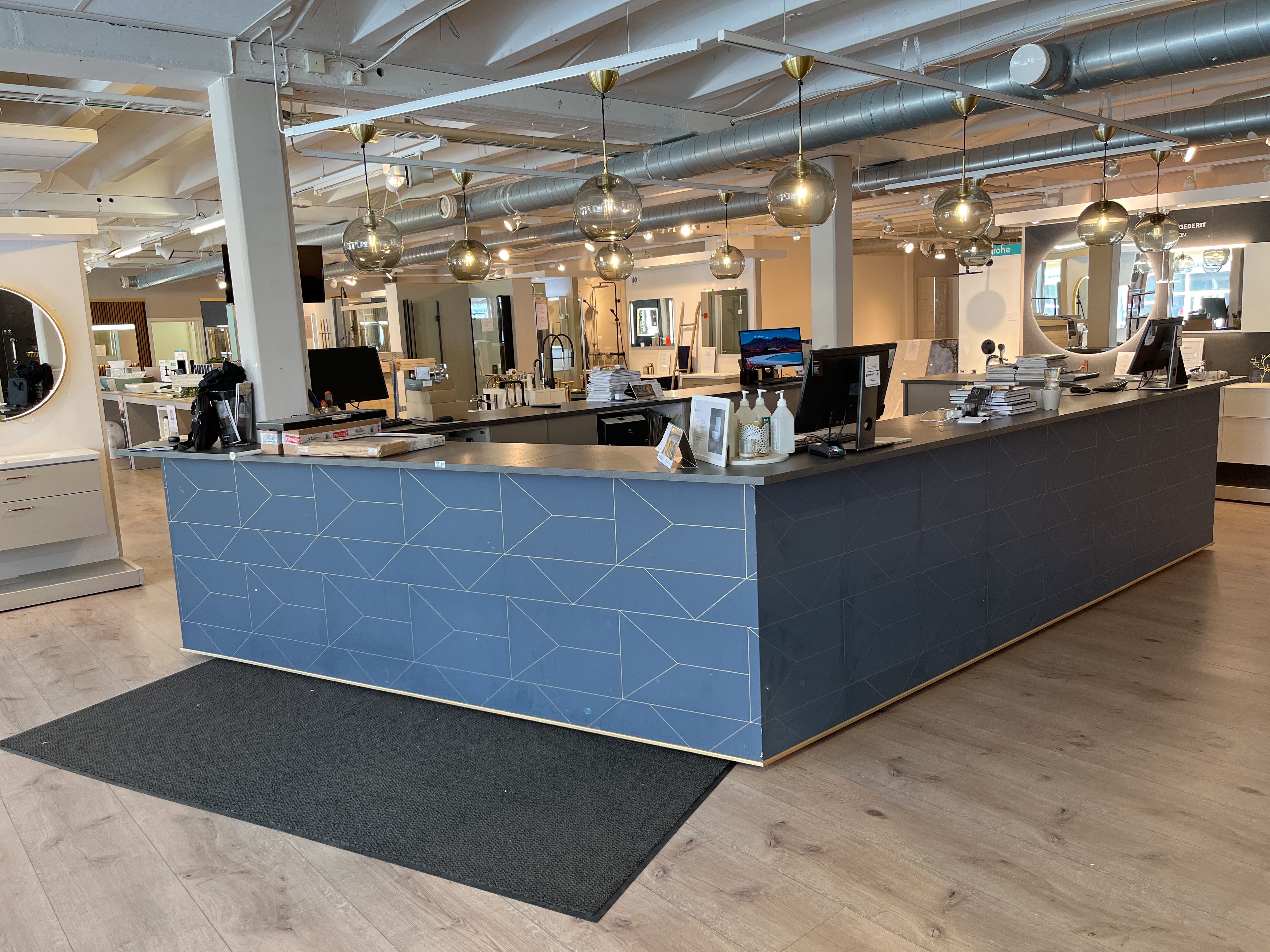 Large checkout counter - PS Auction - We value the future - Largest in ...