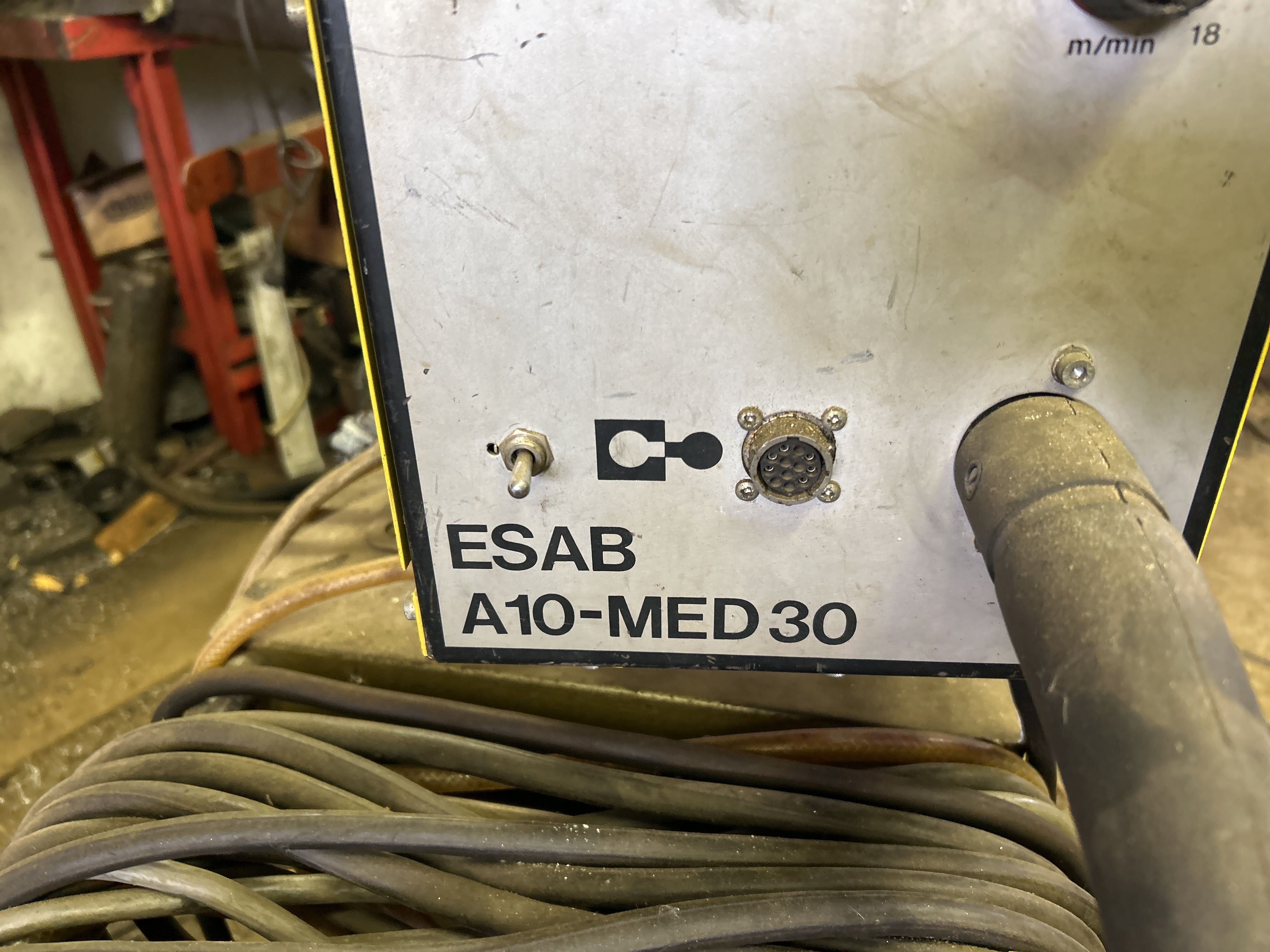 MIG-svets ESAB LDA275 med matarverk A10-MEH30 och gastub - Auktioner ...