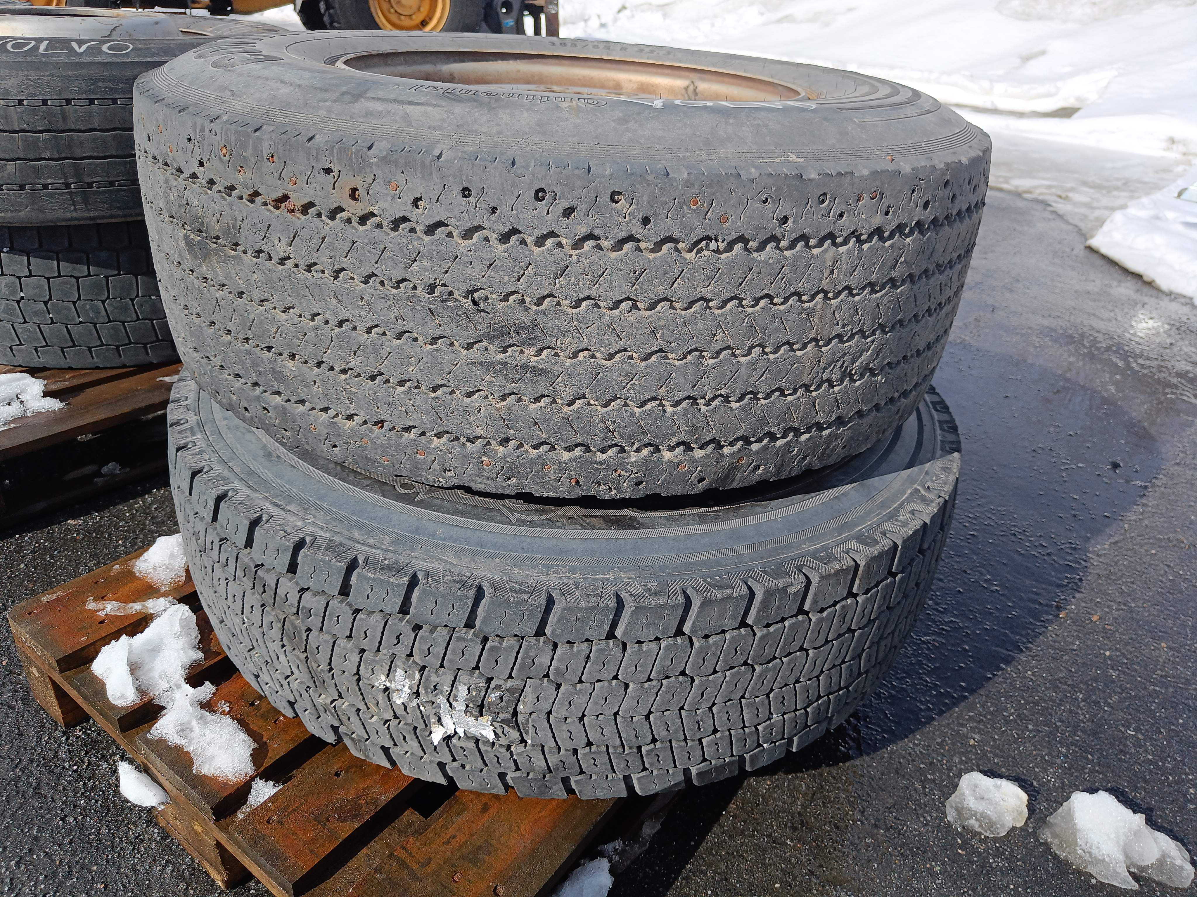 Lot with truck tires on Volvo / Scania rims - PS Auction - We value the ...