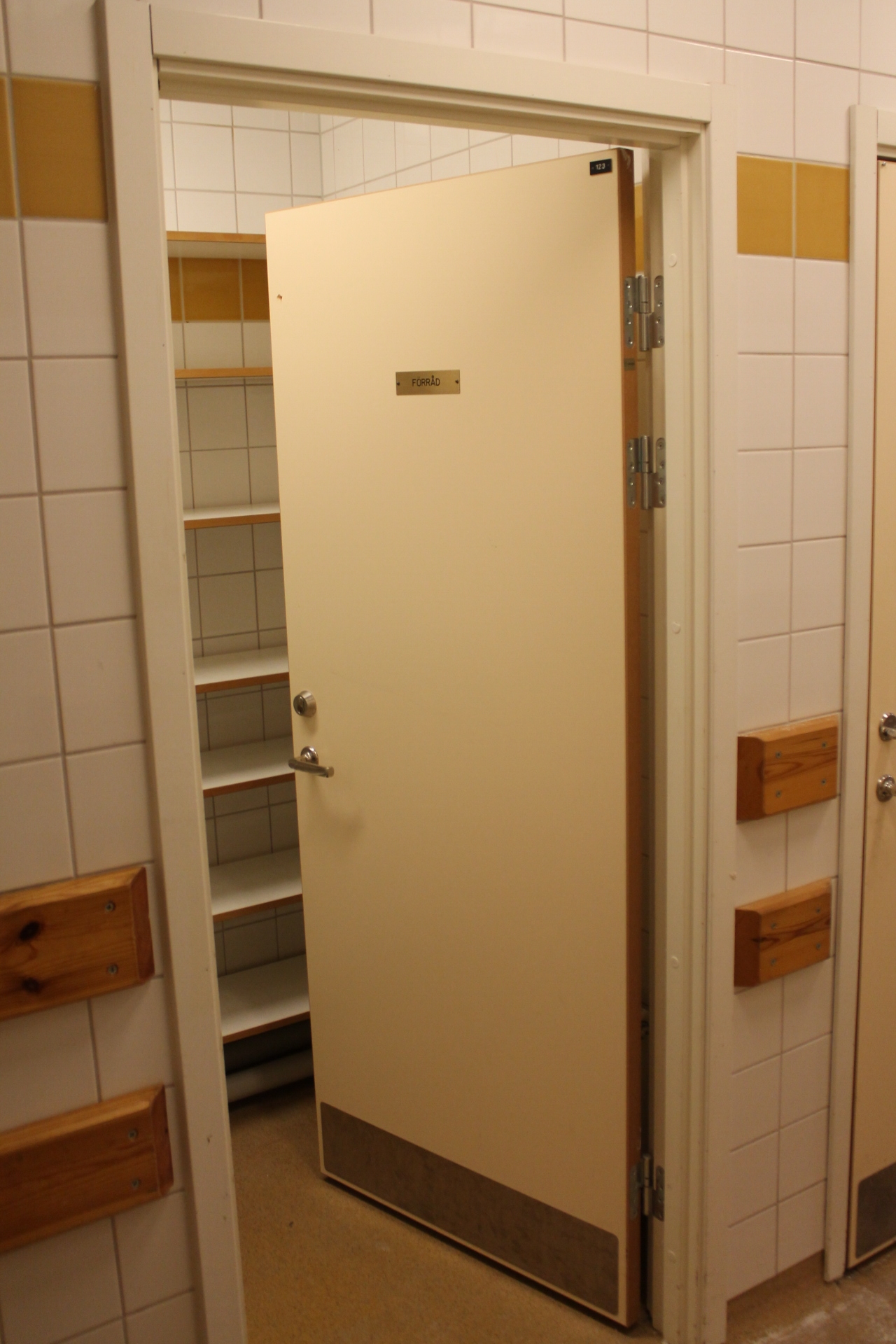 3 wooden interior doors - PS Auction - We value the future - Largest in ...
