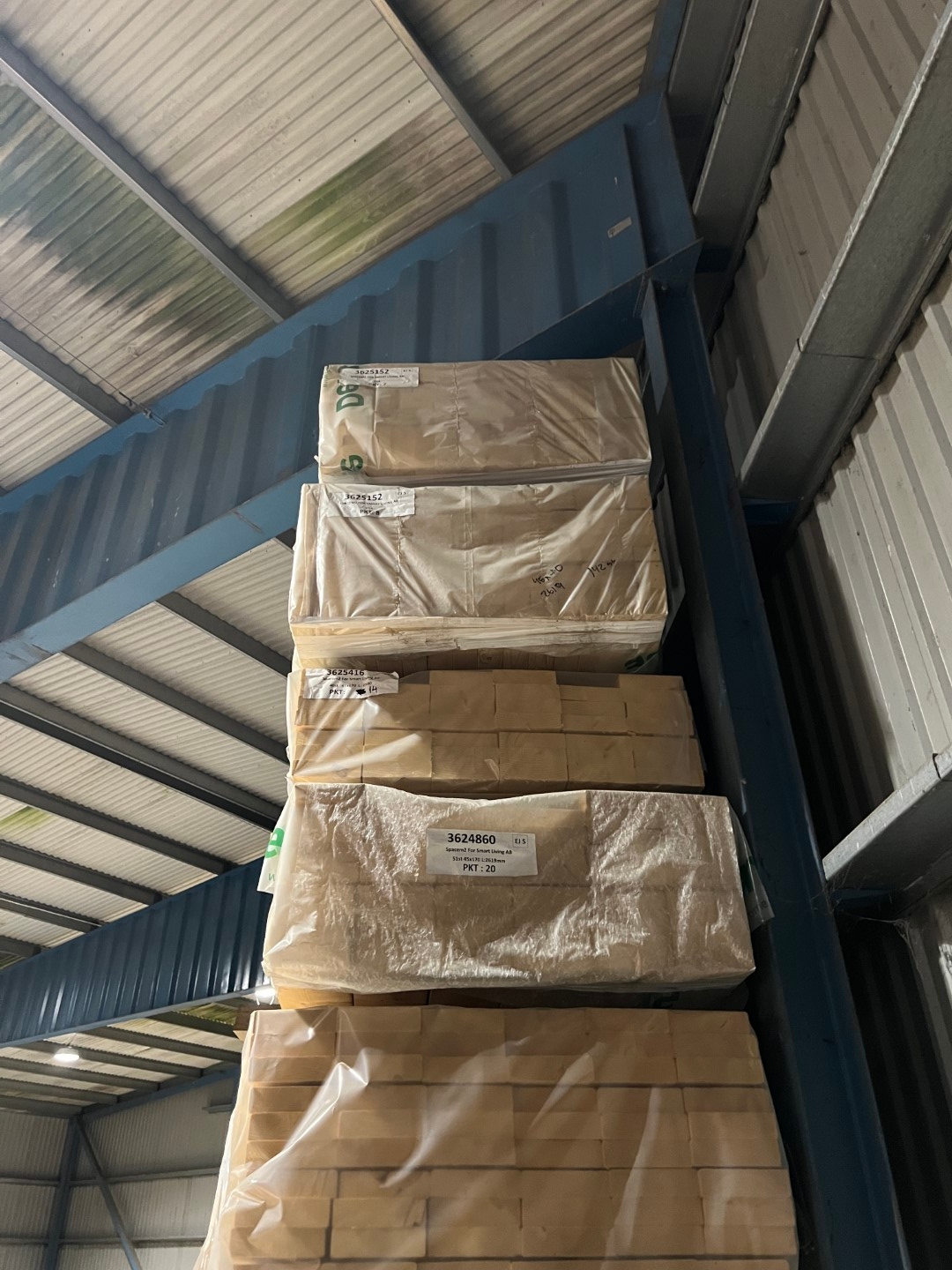 Construction timber, various dimensions, approx. 600 planks - PS ...