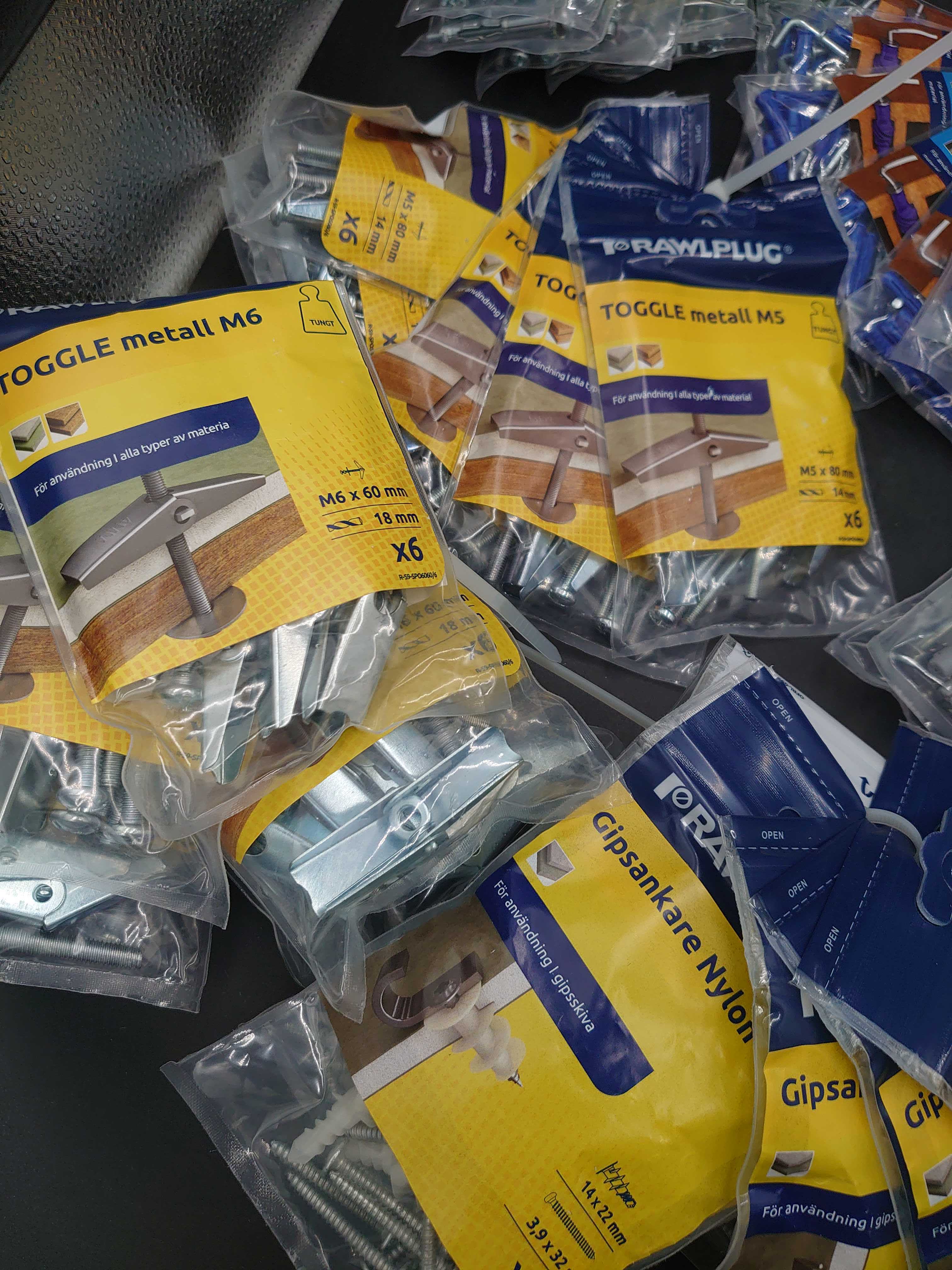 Sortiment med skruv m.m. - Auktioner online - Nätauktioner ...