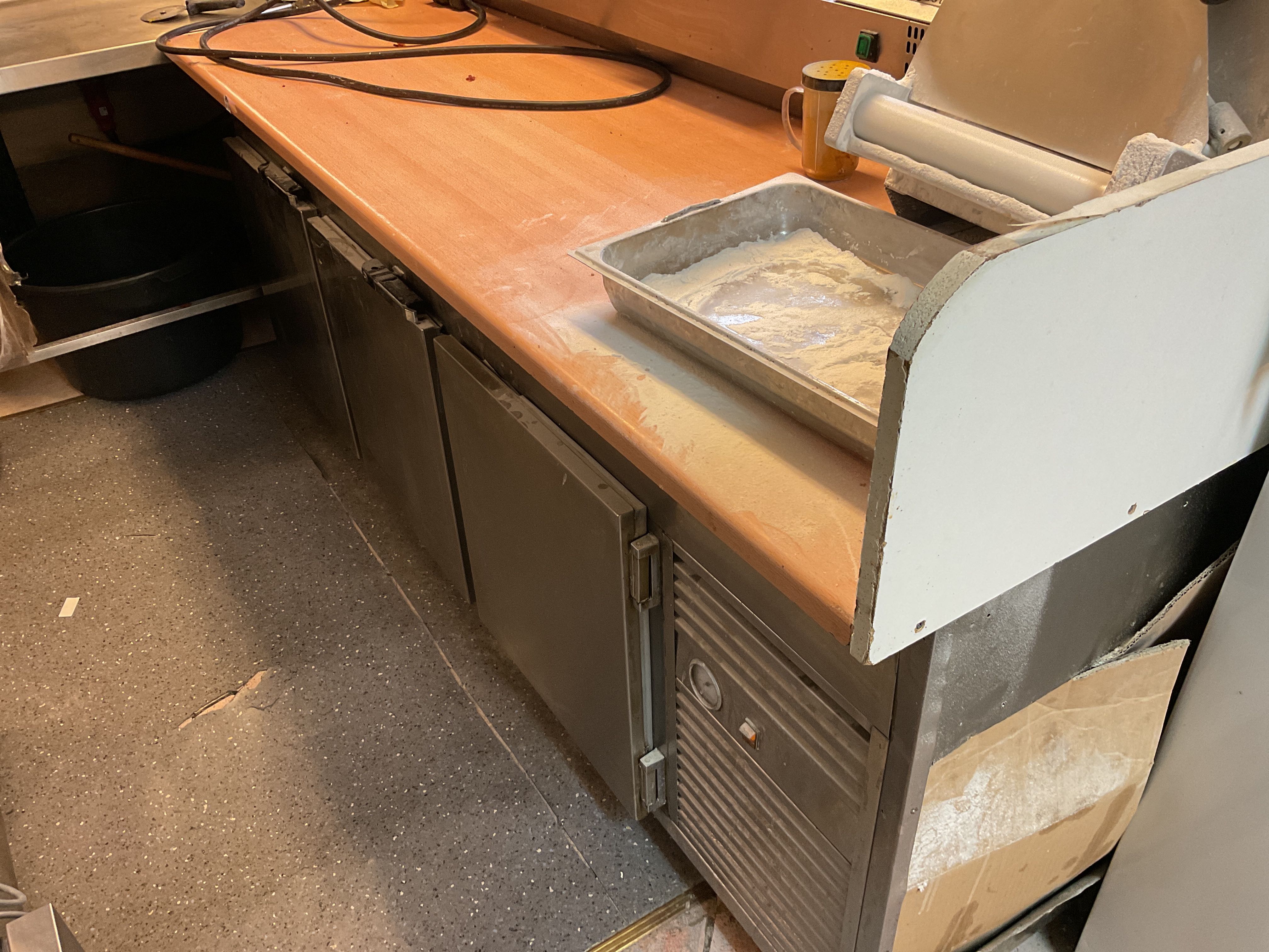 Pizza bench with cooling trough - PS Auction - We value the future ...