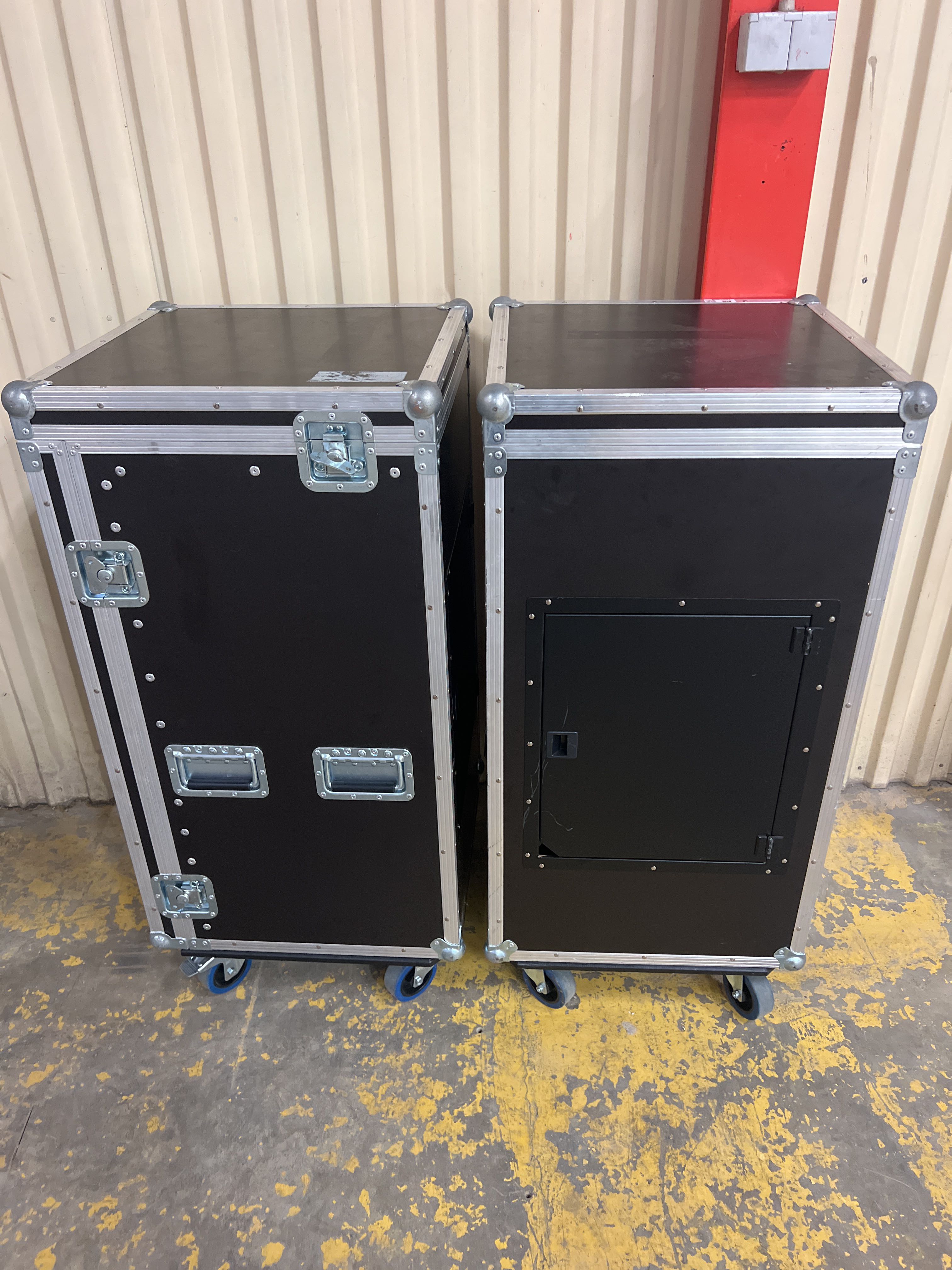 Server racks portable - Thonman 2 pcs - PS Auction - We value the ...
