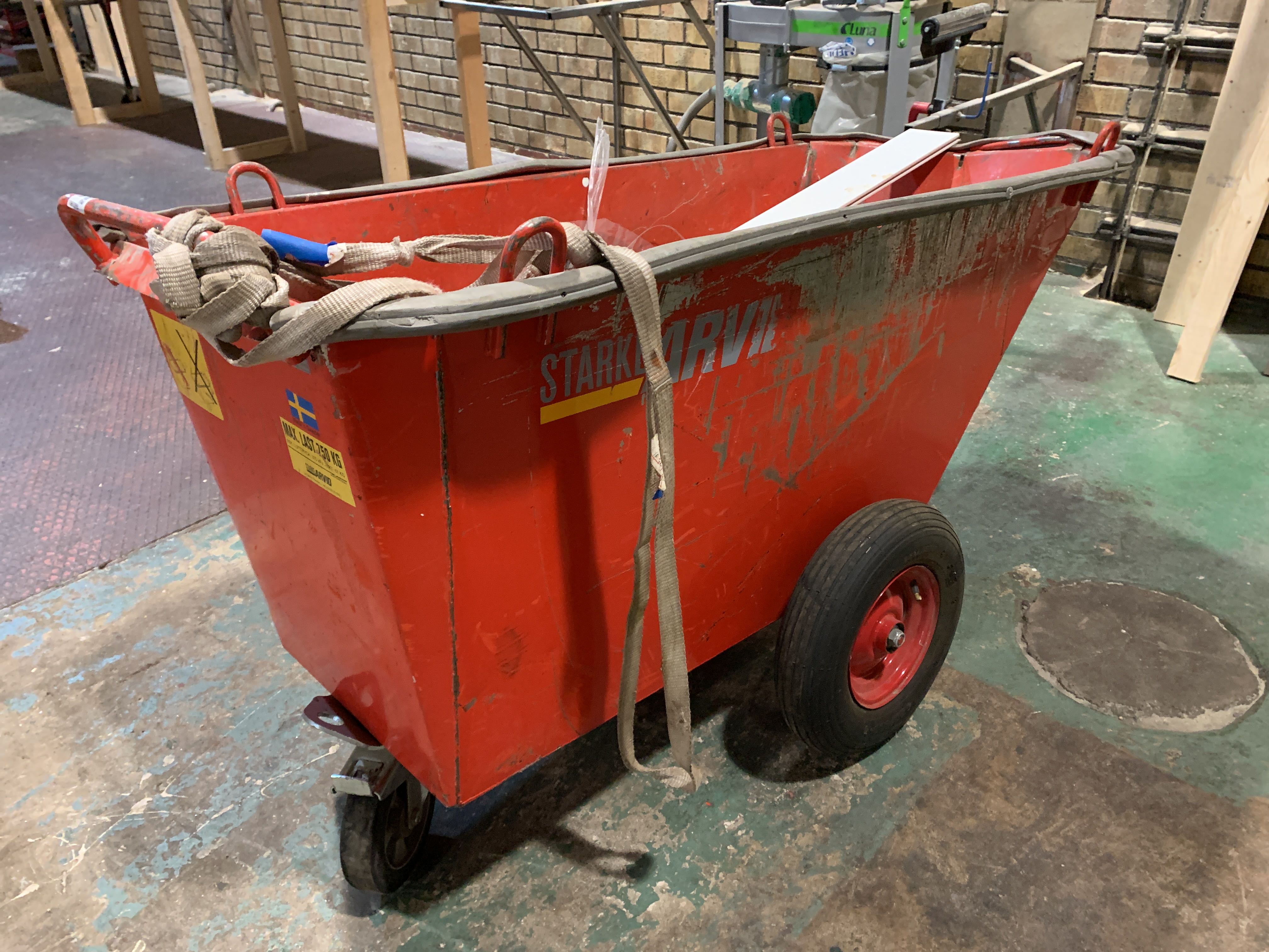 Feed wagon 750kg - Strong Arvid - PS Auction - We value the future ...