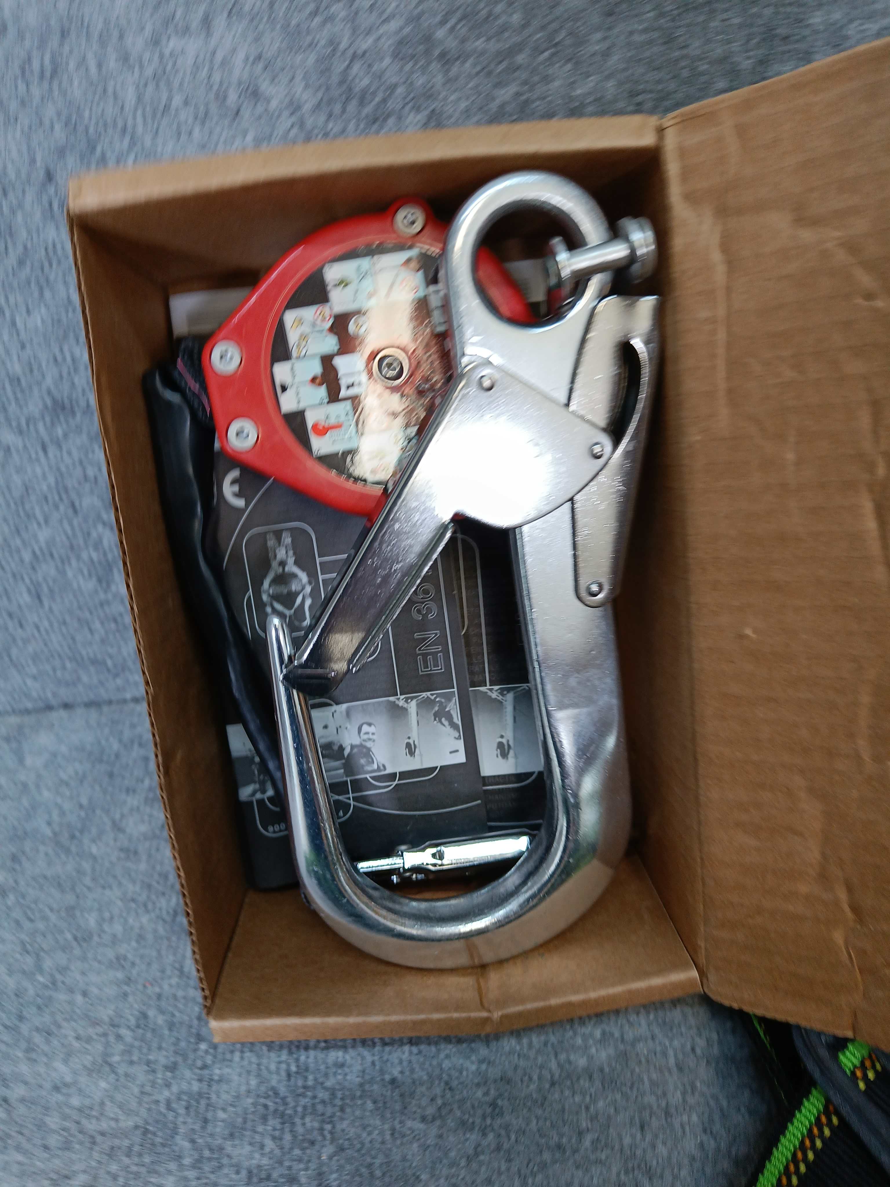 Fall protection equipment - Miller Scorpion - PS Auction - We value the ...