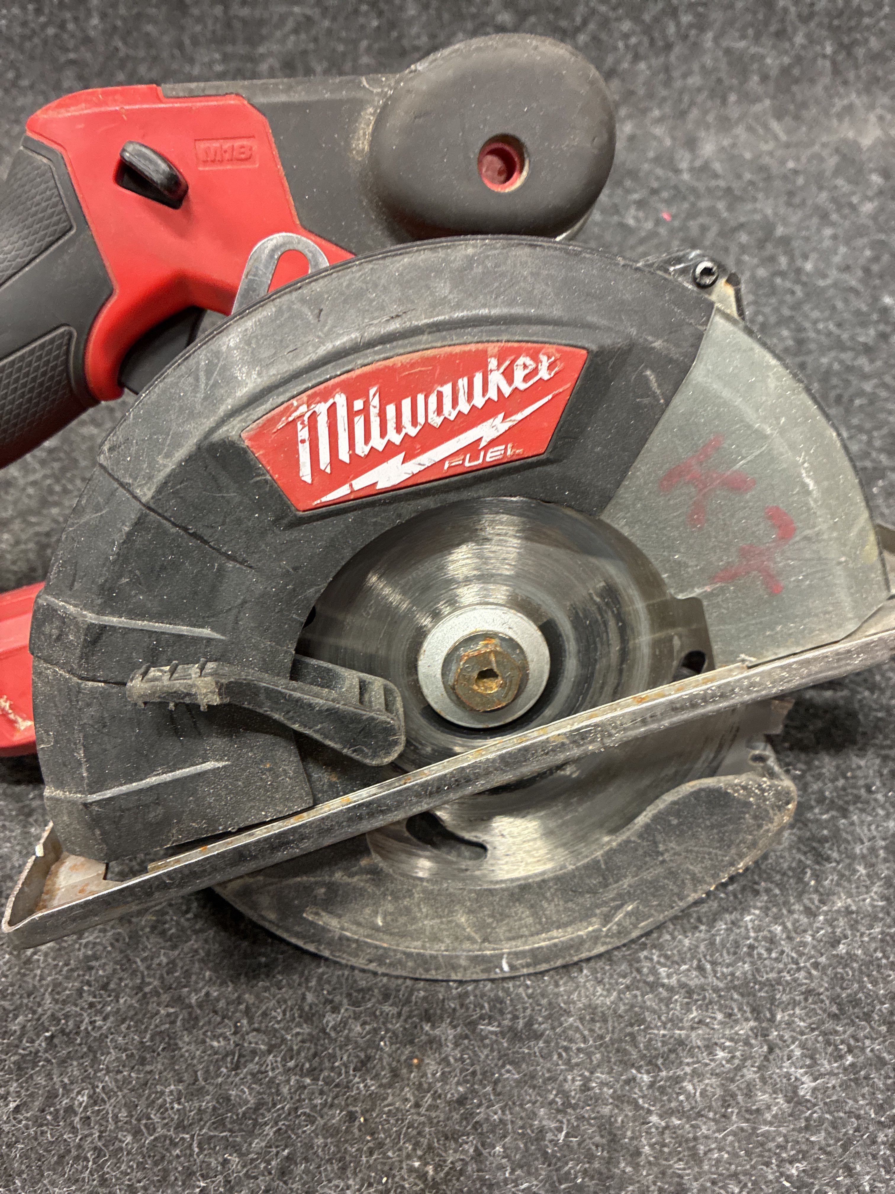 Metallcirkelsåg Milwaukee M18 FMCS - Auktioner online - Nätauktioner ...