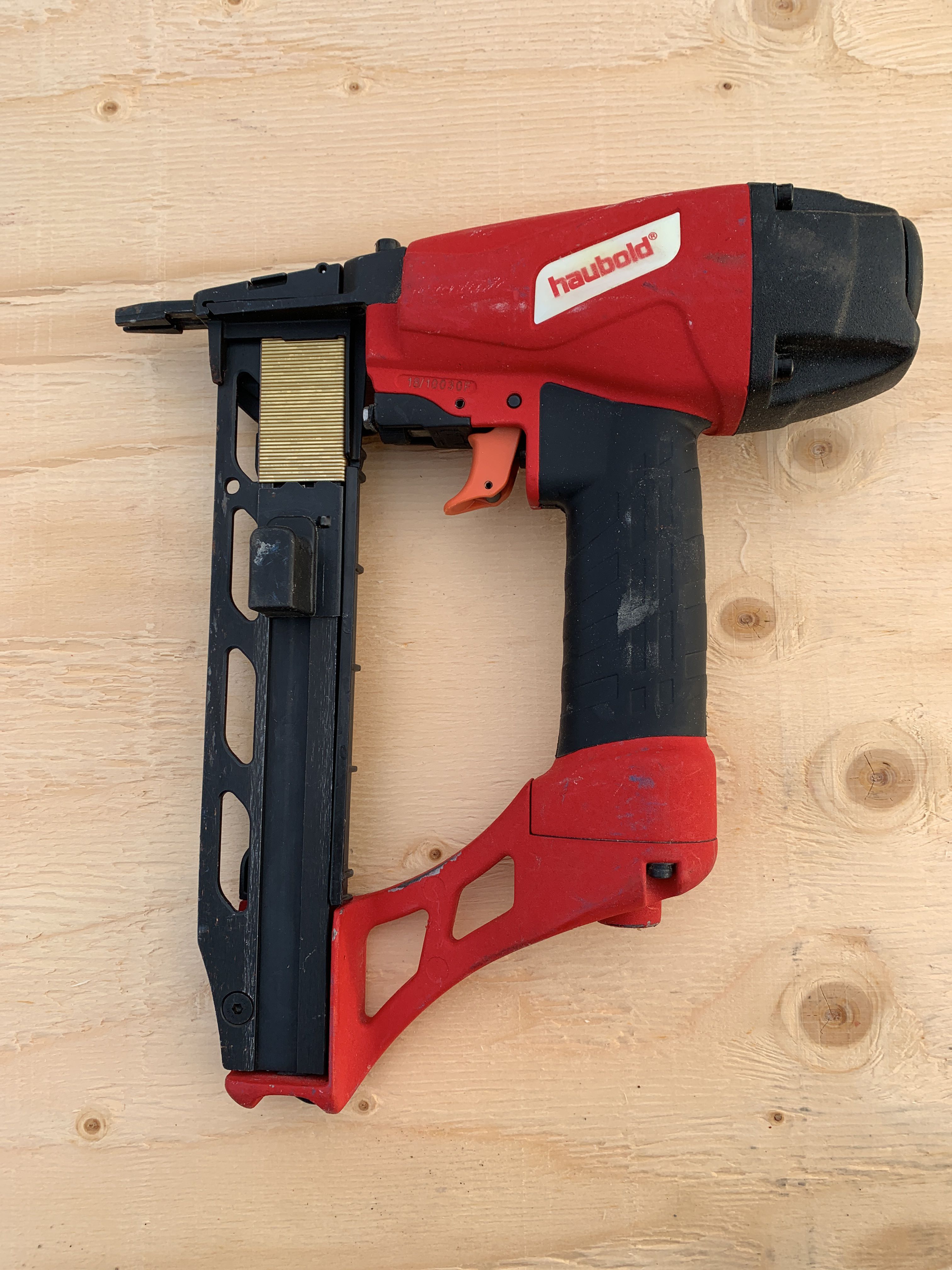 Pneumatic diving pistol and 2 staple guns Haubold, Paslode - PS Auction ...
