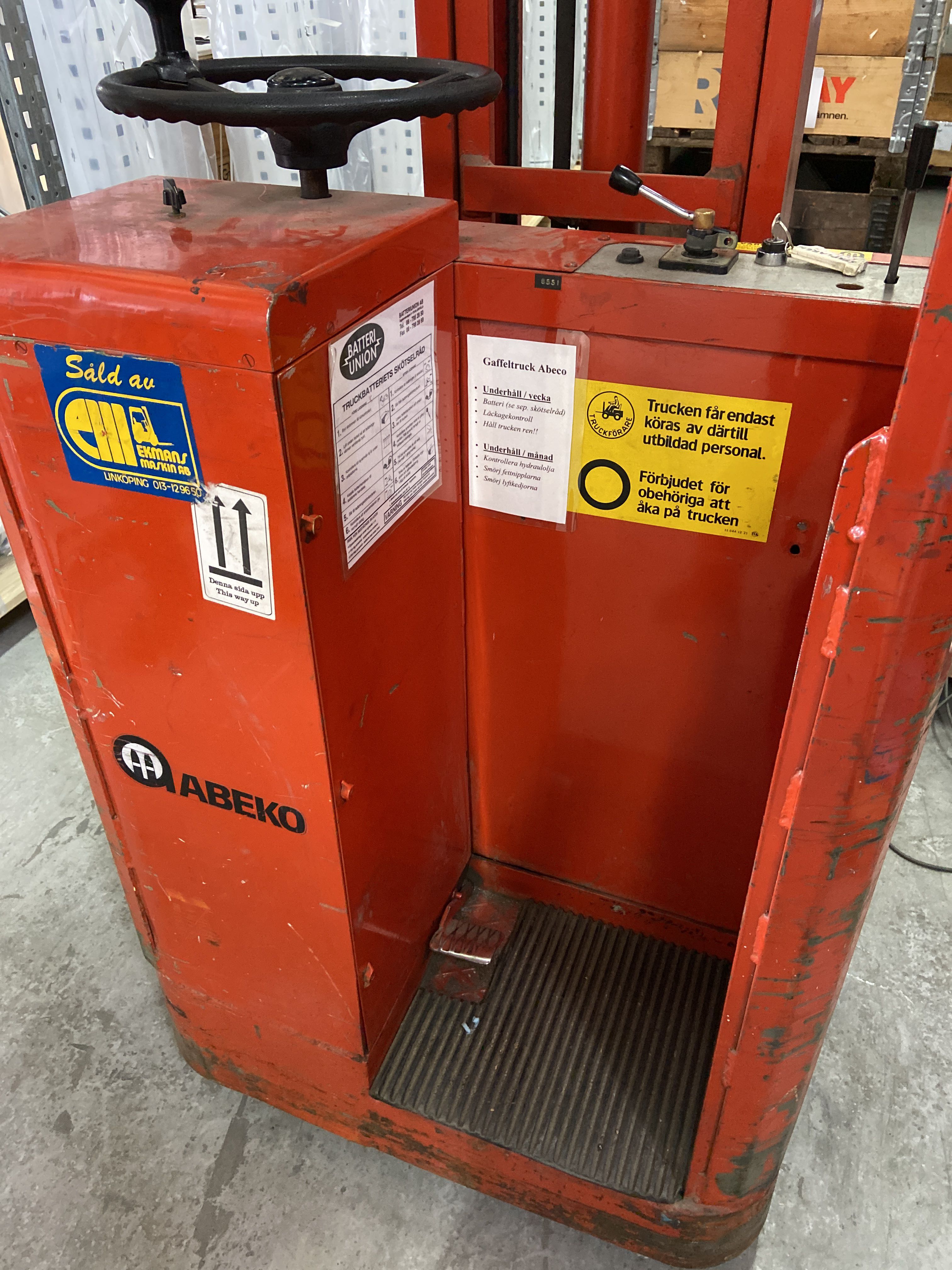 Stand stacker ABEKO with charger - PS Auction - We value the future ...