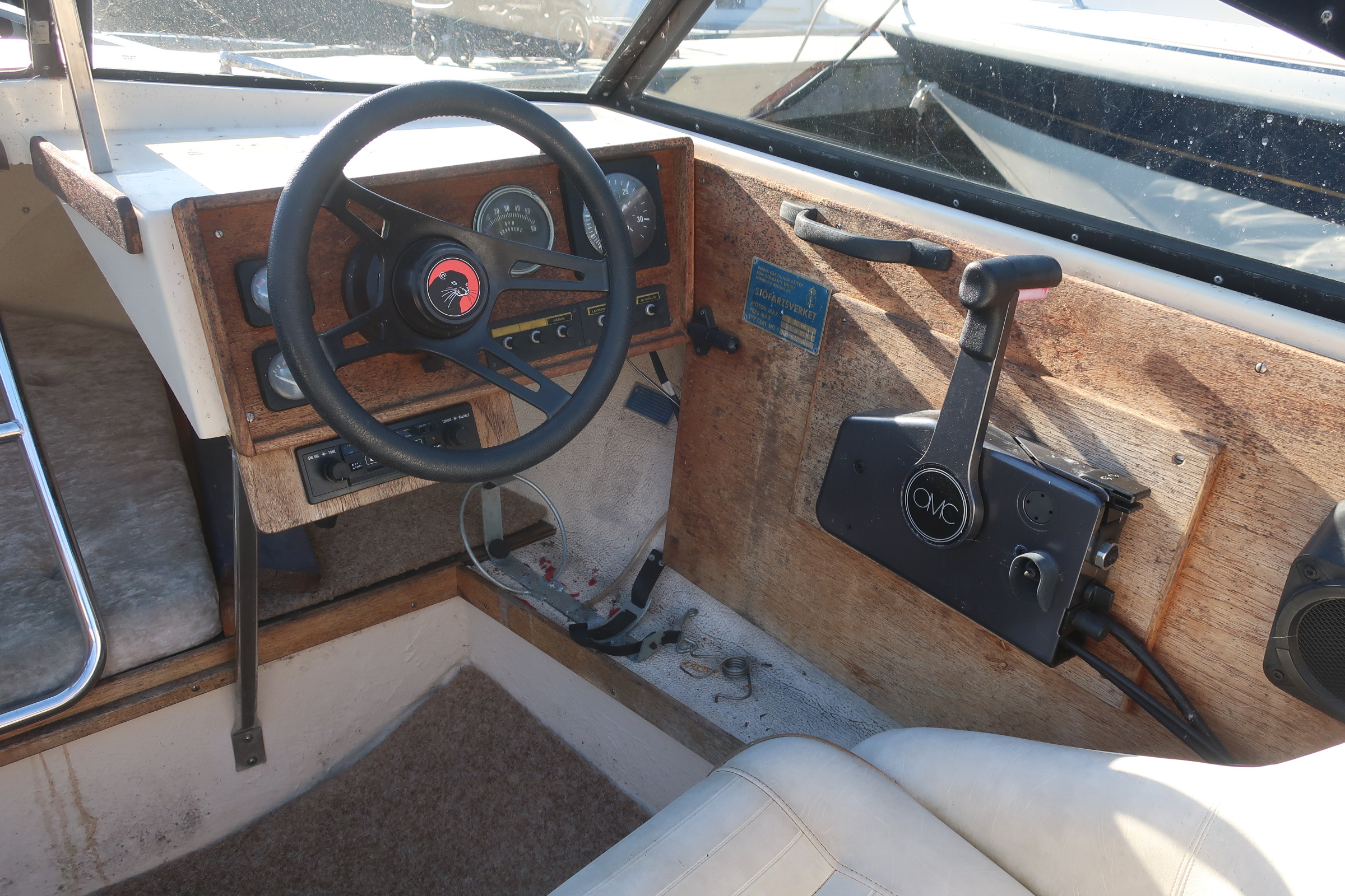 Uttern 5200 DC with Johnson 70hp -91 - PS Auction - We value the future ...