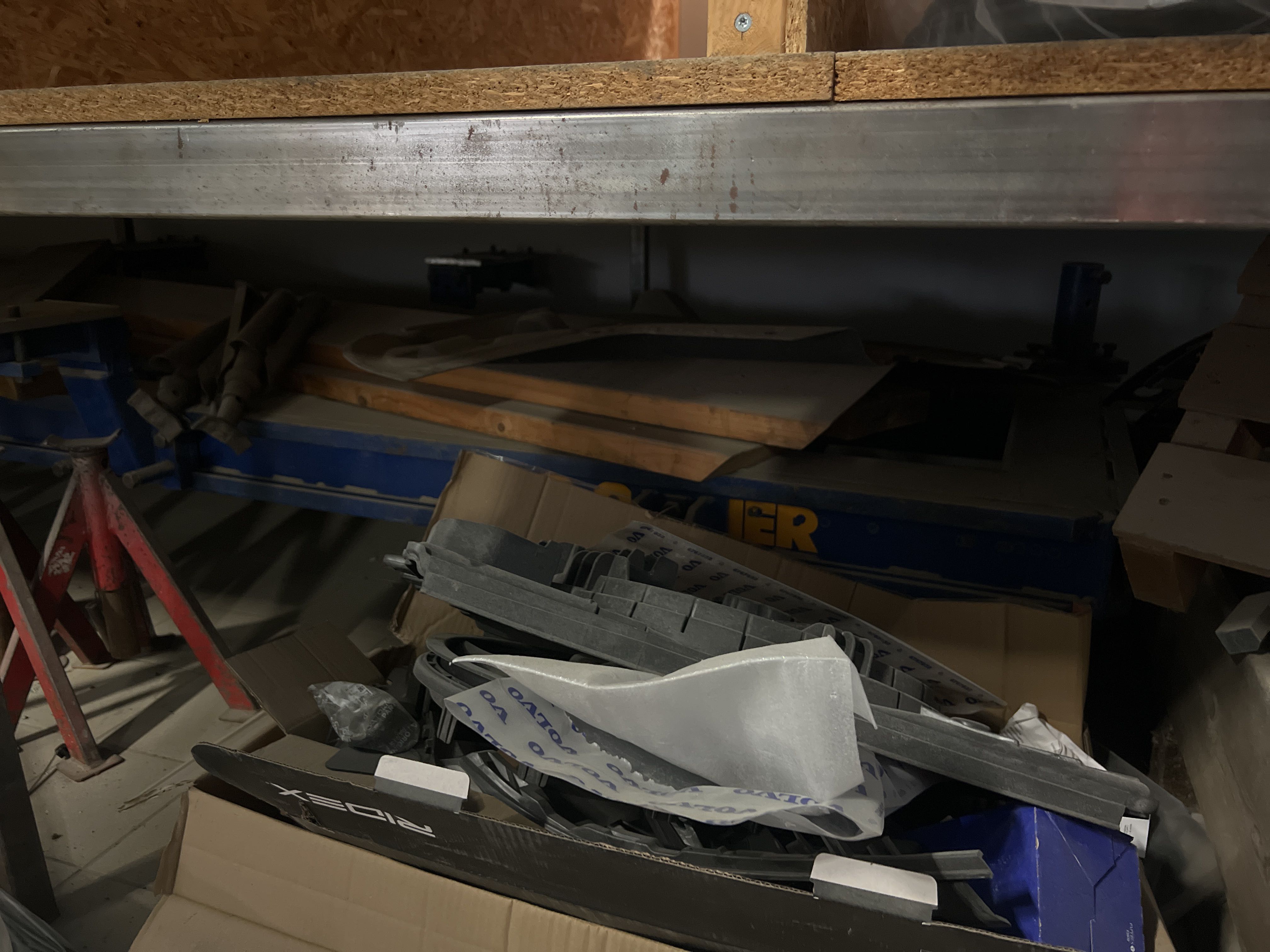 Straightening bench with accessories - Caro-O-Liner - PS Auction - We ...