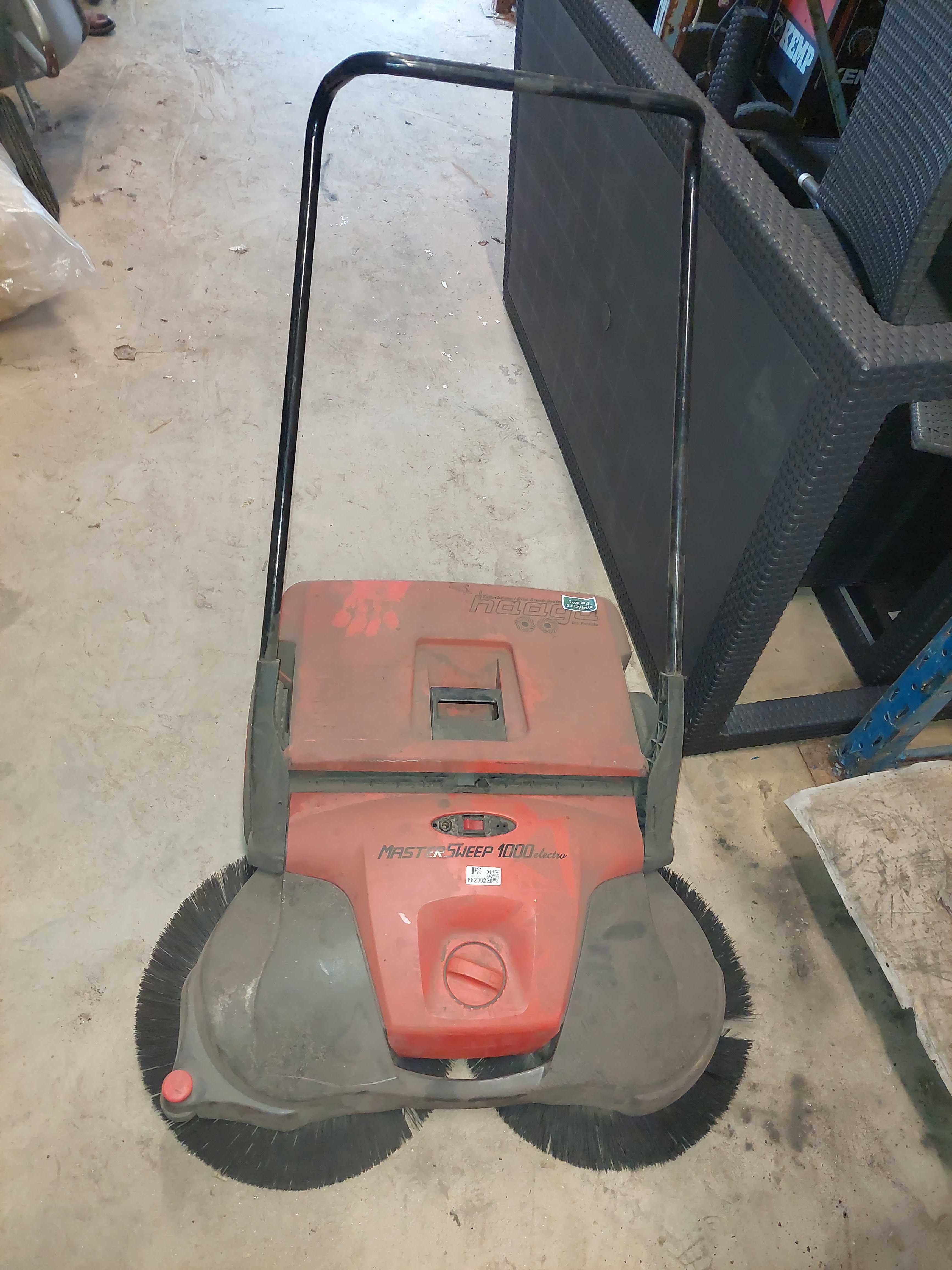 Sopmaskin Haaga master sweep 1000 electra - Auktioner online ...