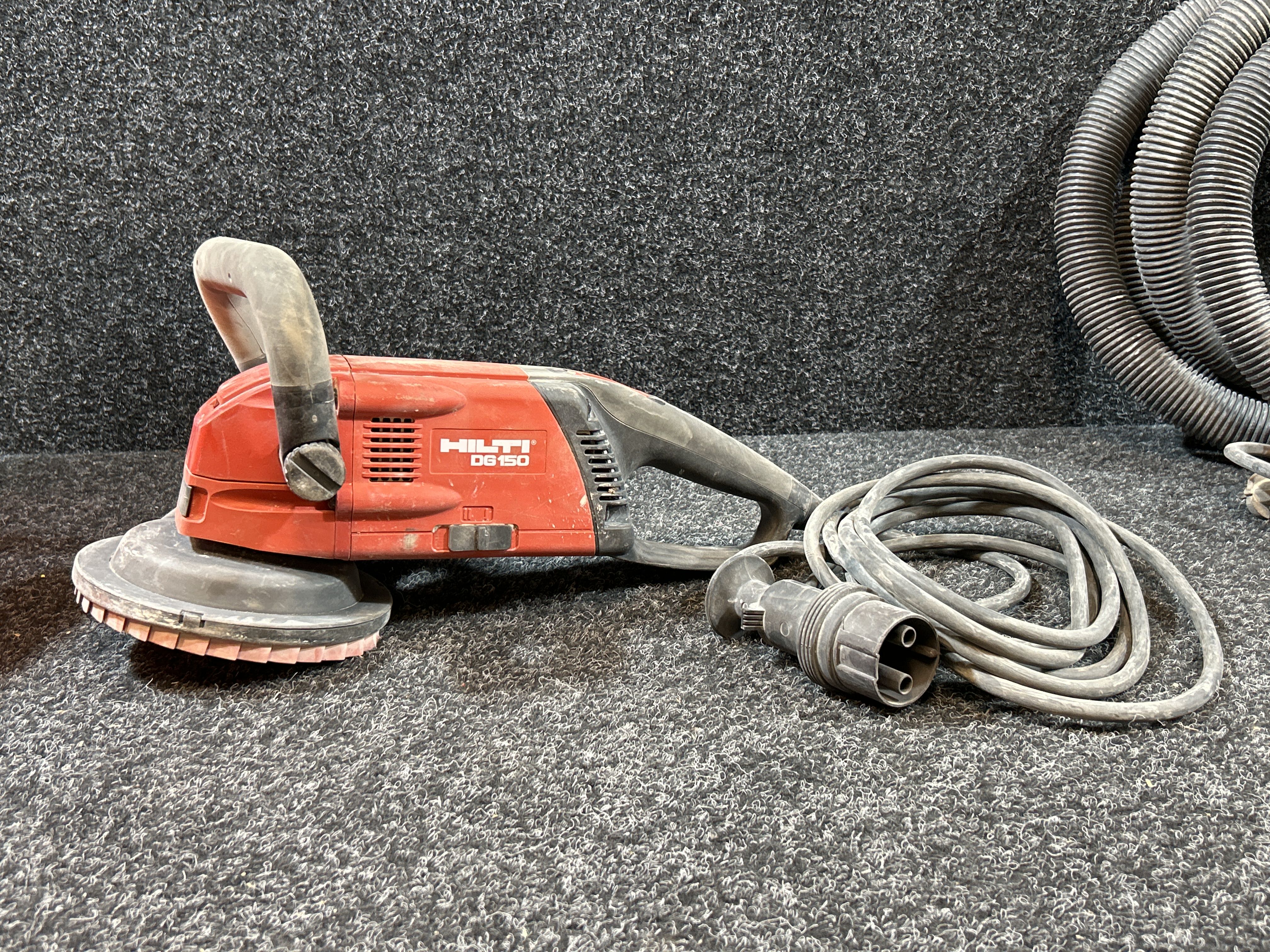 Concrete grinder with accessories - Hilti DG 150 - PS Auction - We ...