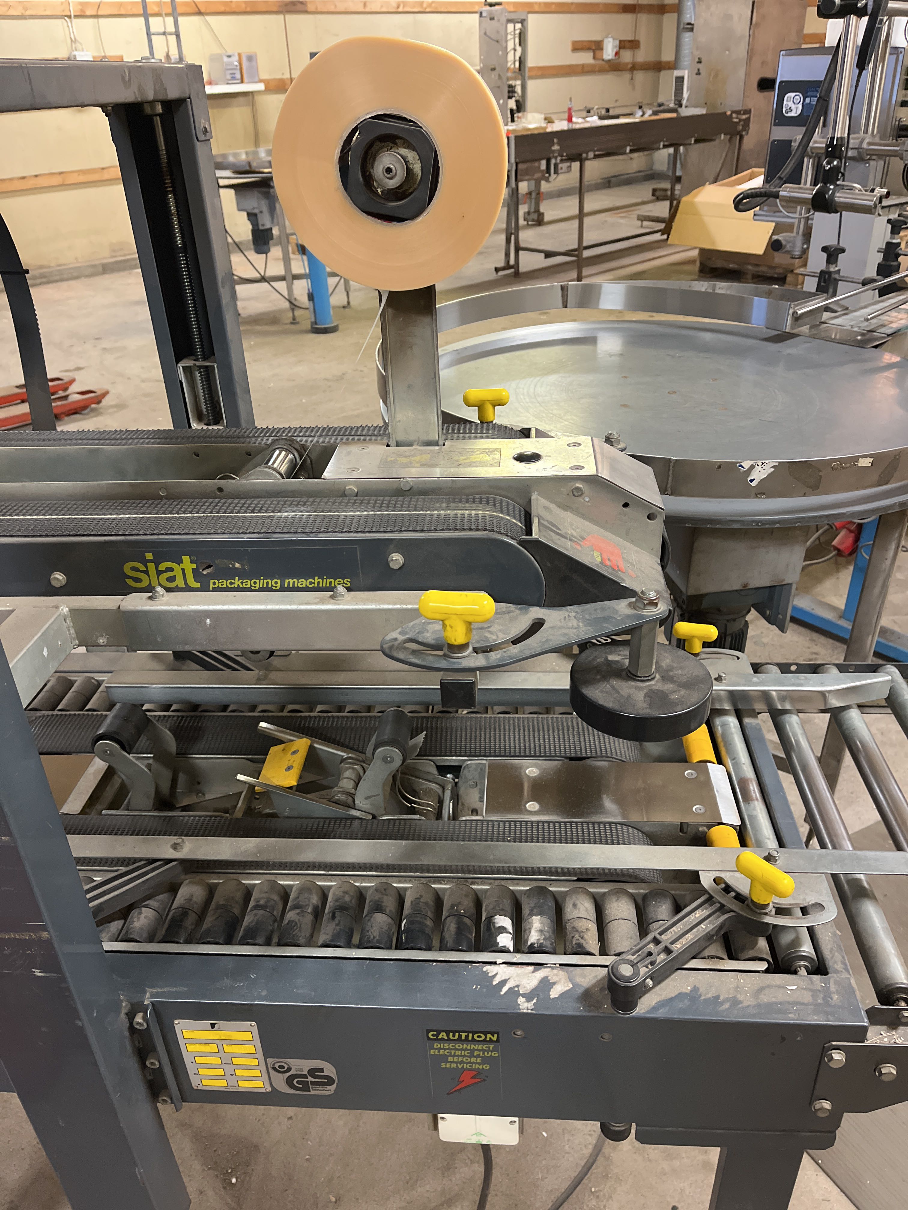 Filling line for liquids - 2 machines with collection tables - PS ...