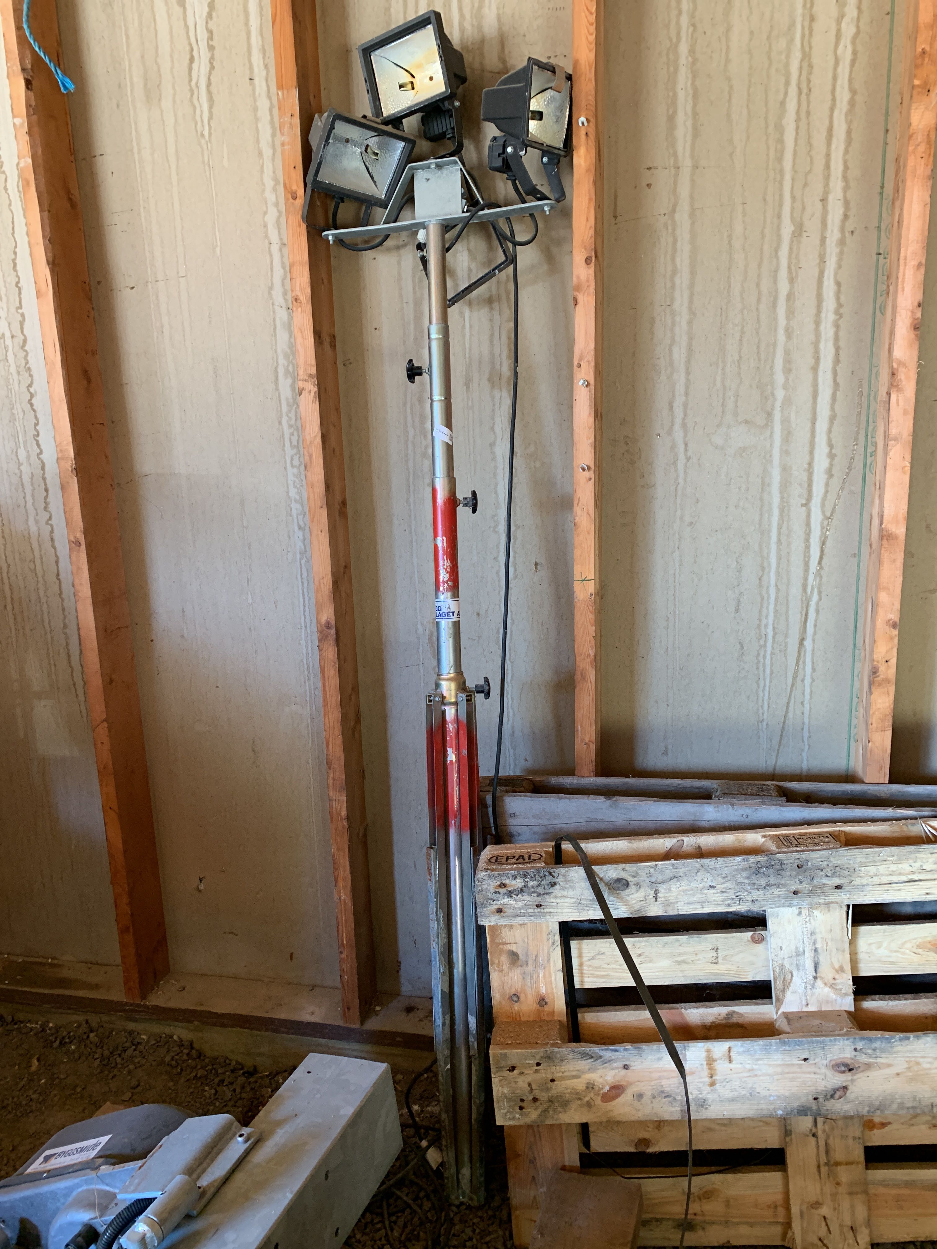 Telescopic stand for building lighting, - PS Auction - We value the ...