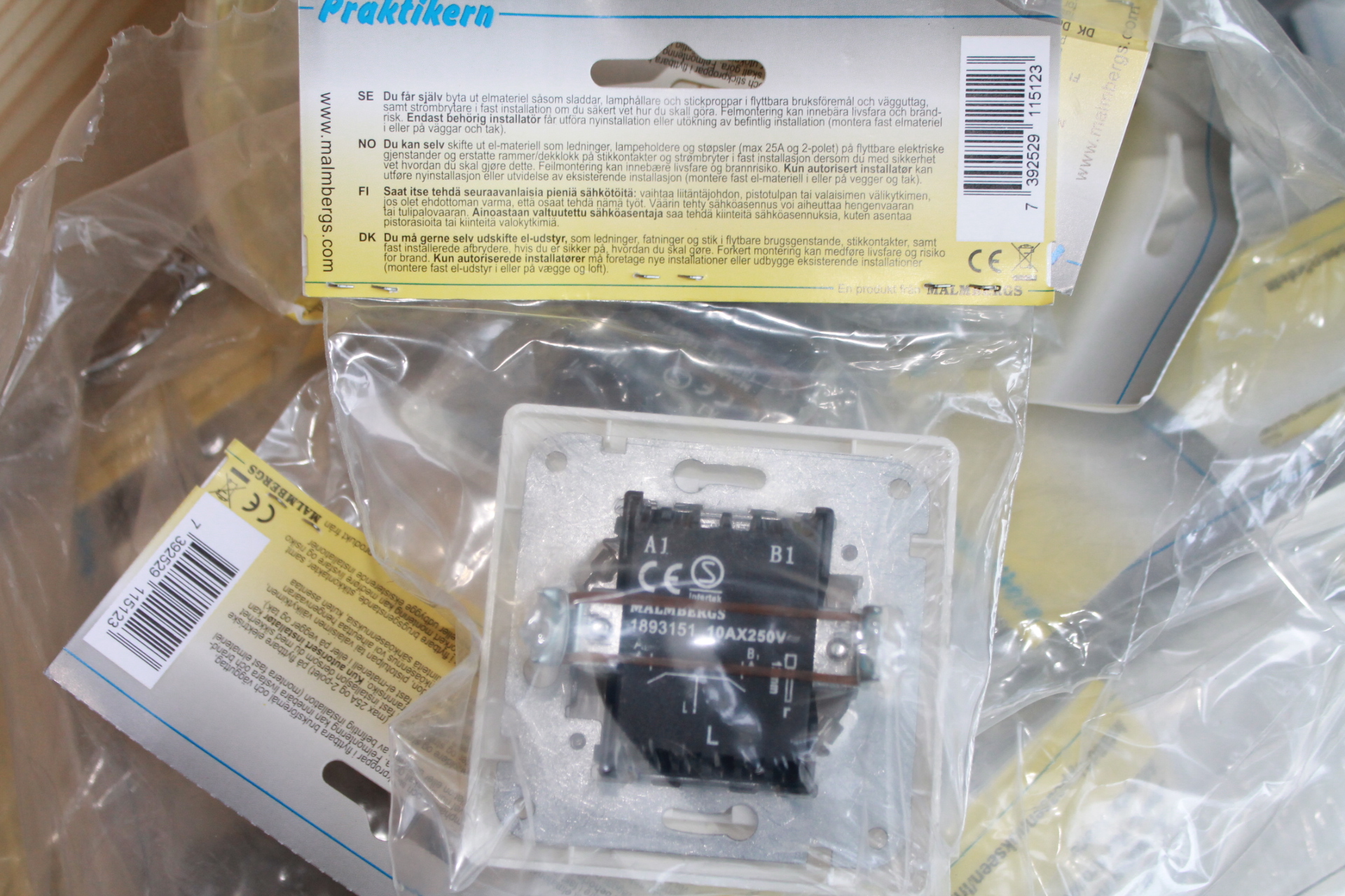 100 switches - PS Auction - We value the future - Largest in net auctions