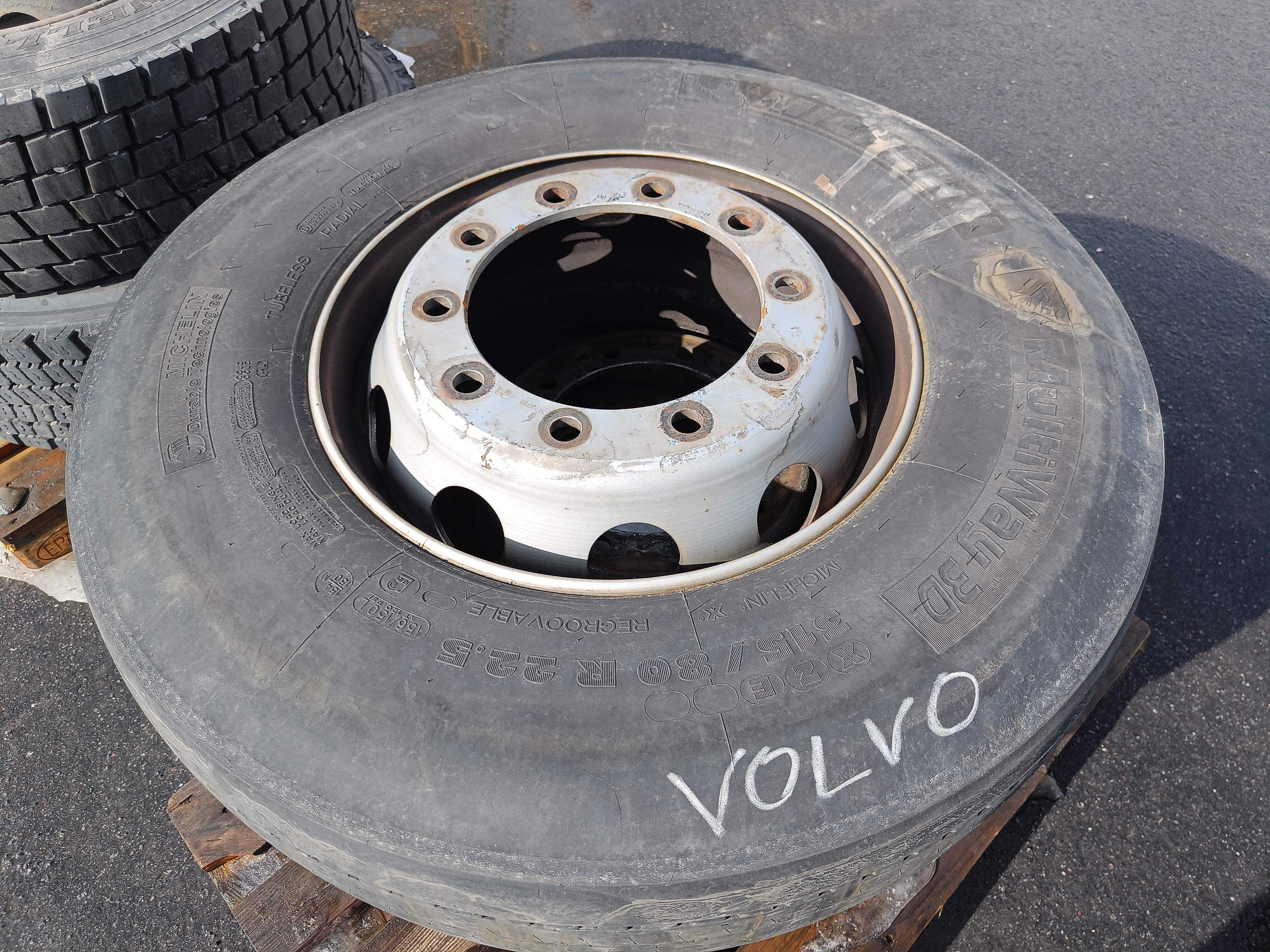 Lot with truck tires on Volvo / Scania rims - PS Auction - We value the ...