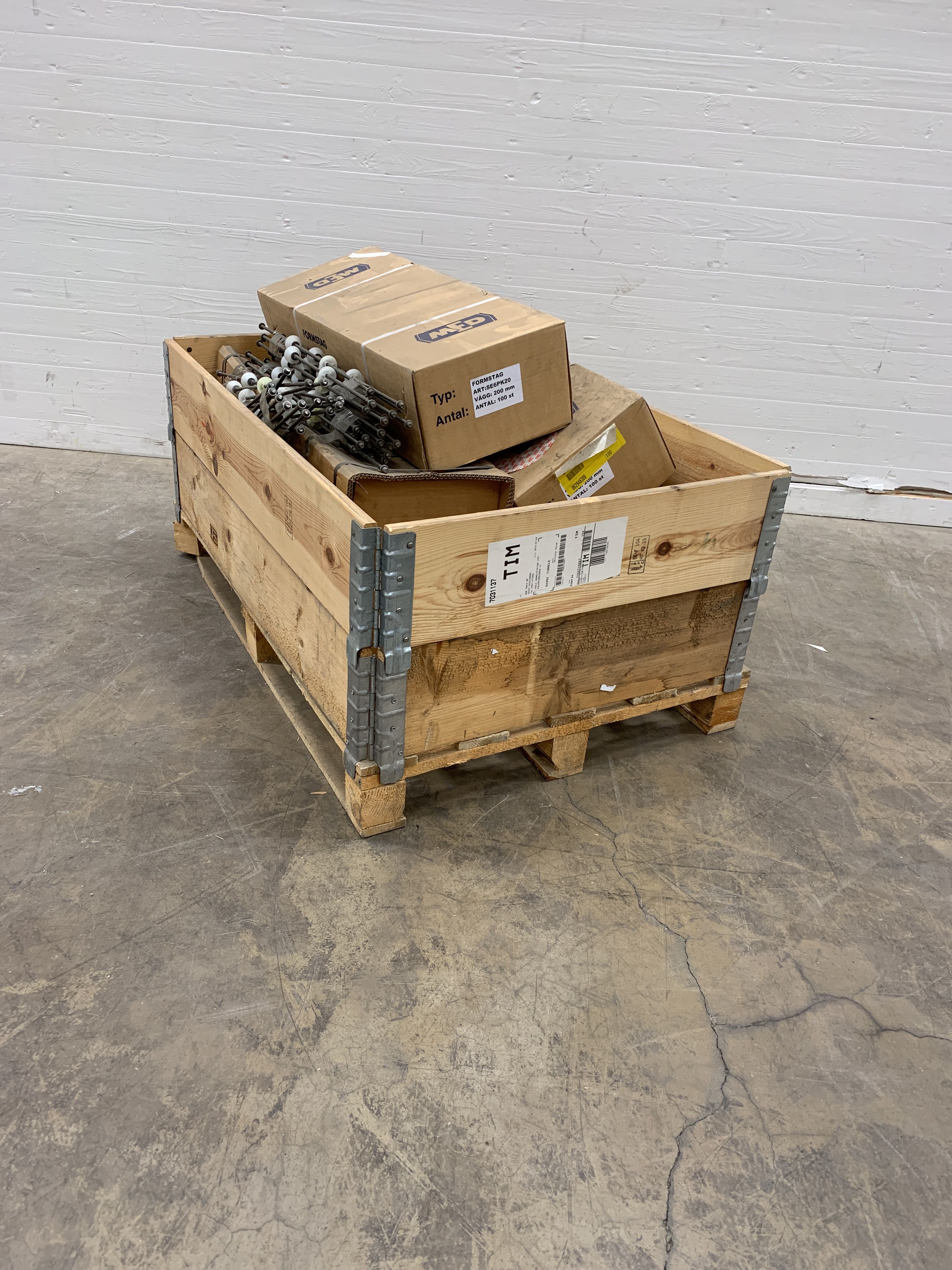 Stool with shaped braces - PS Auction - We value the future - Largest ...