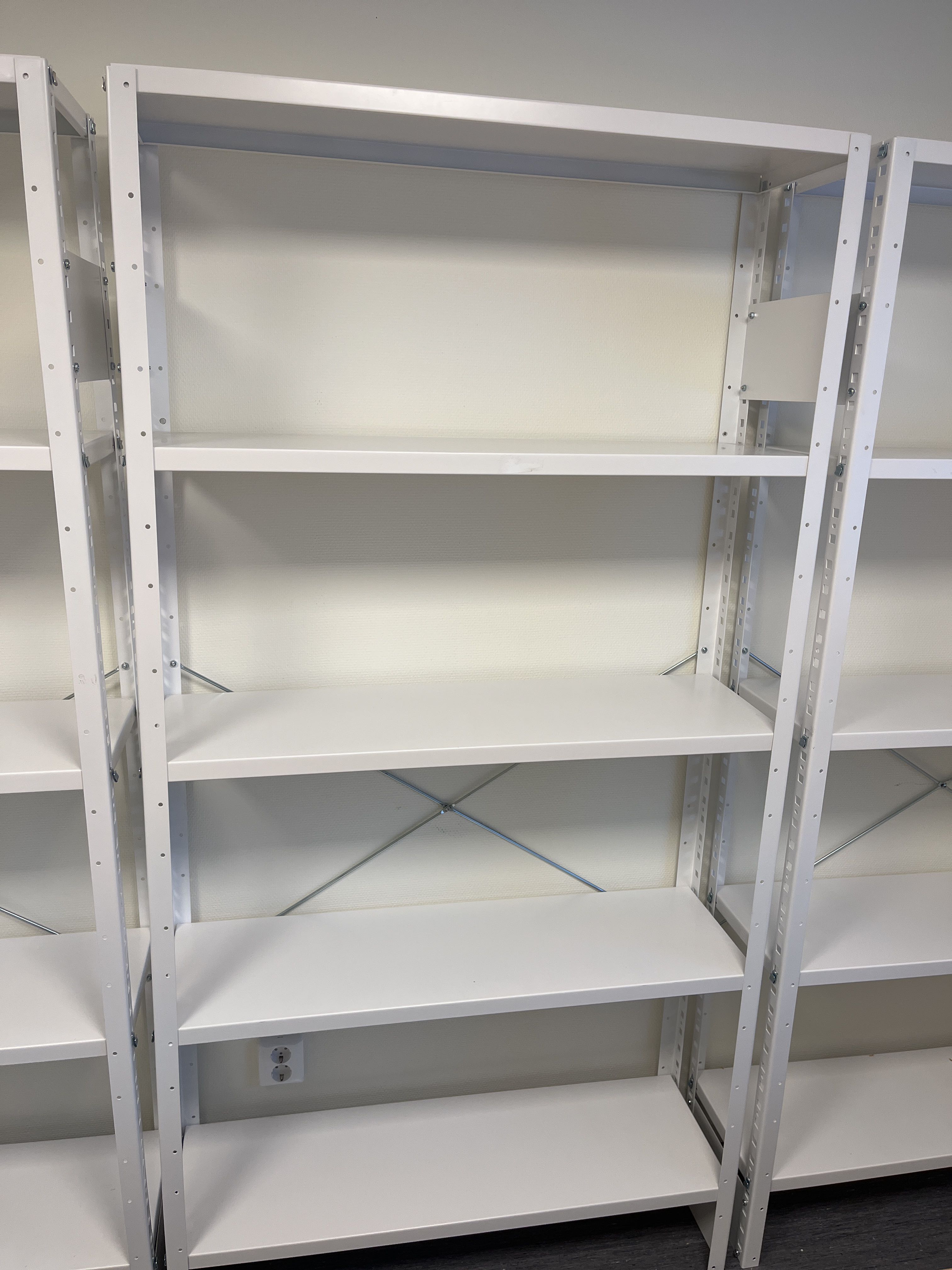 Hyllor 3 st med 4 hyllplan - Auktioner online - Nätauktioner ...