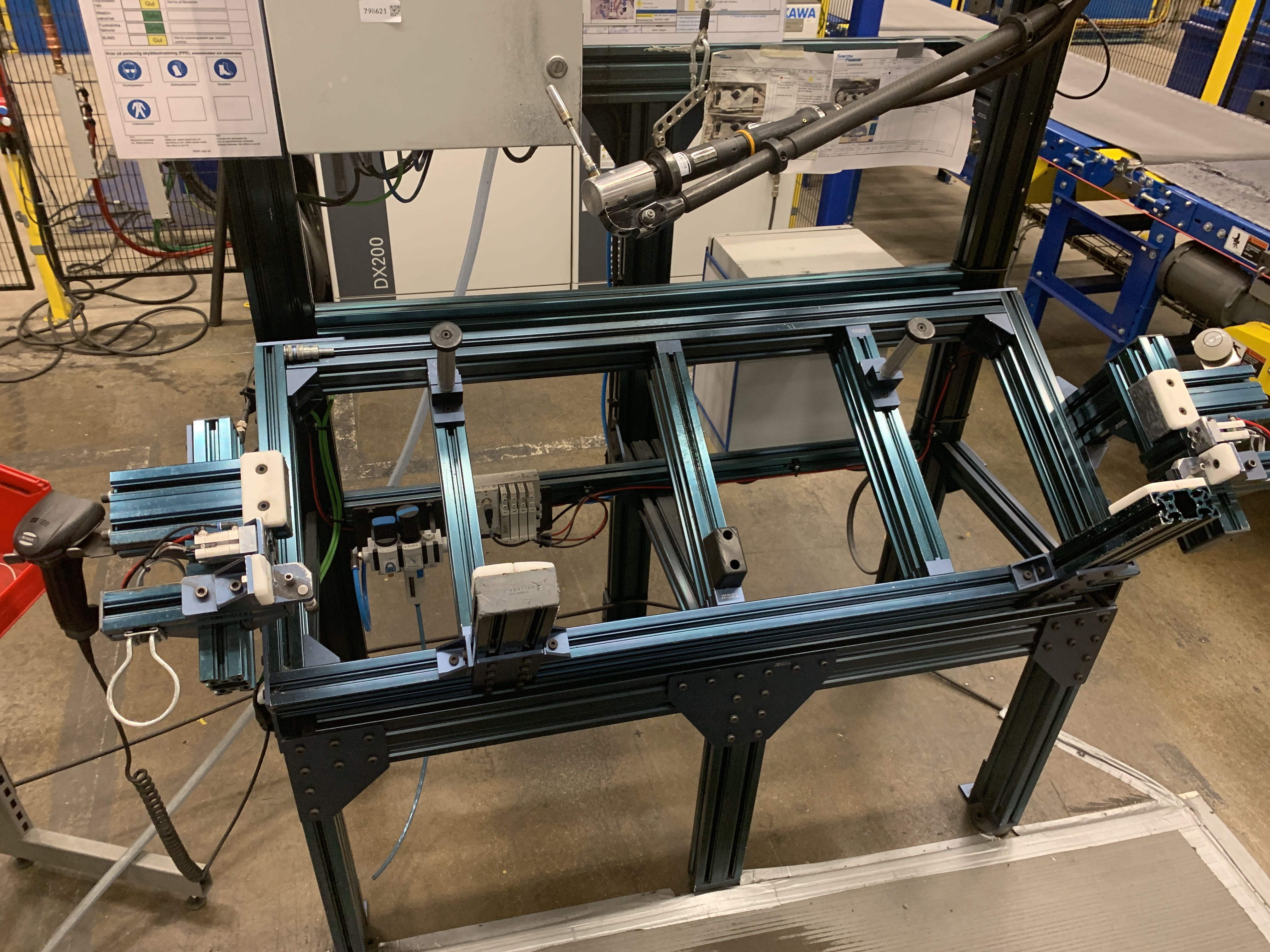 Assembly bench with Atlas Copco torque wrench - PS Auction - We value ...