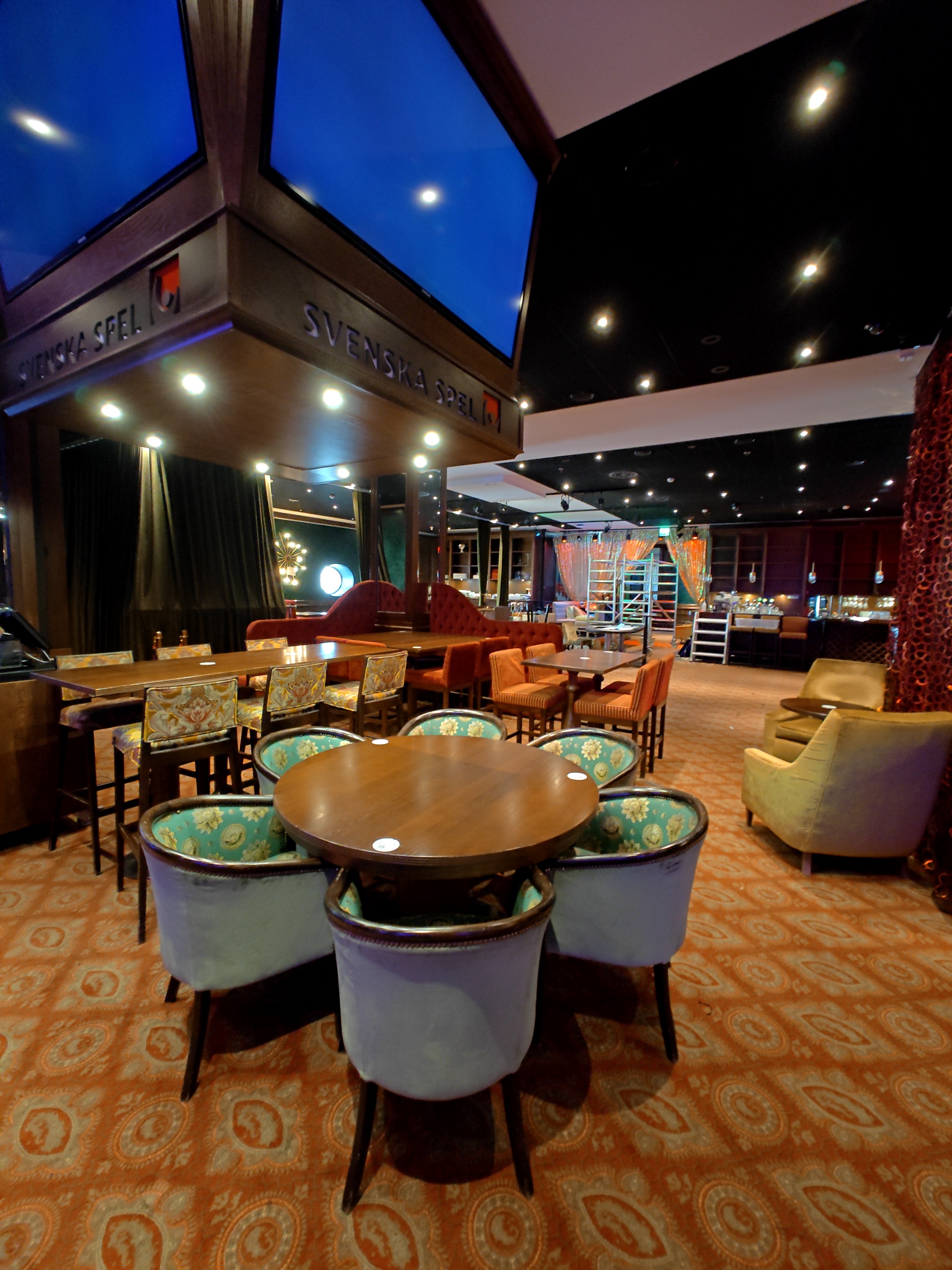 Restaurangmöblemang - Bord, stolar och soffor, 30+ enheter - Auktioner ...