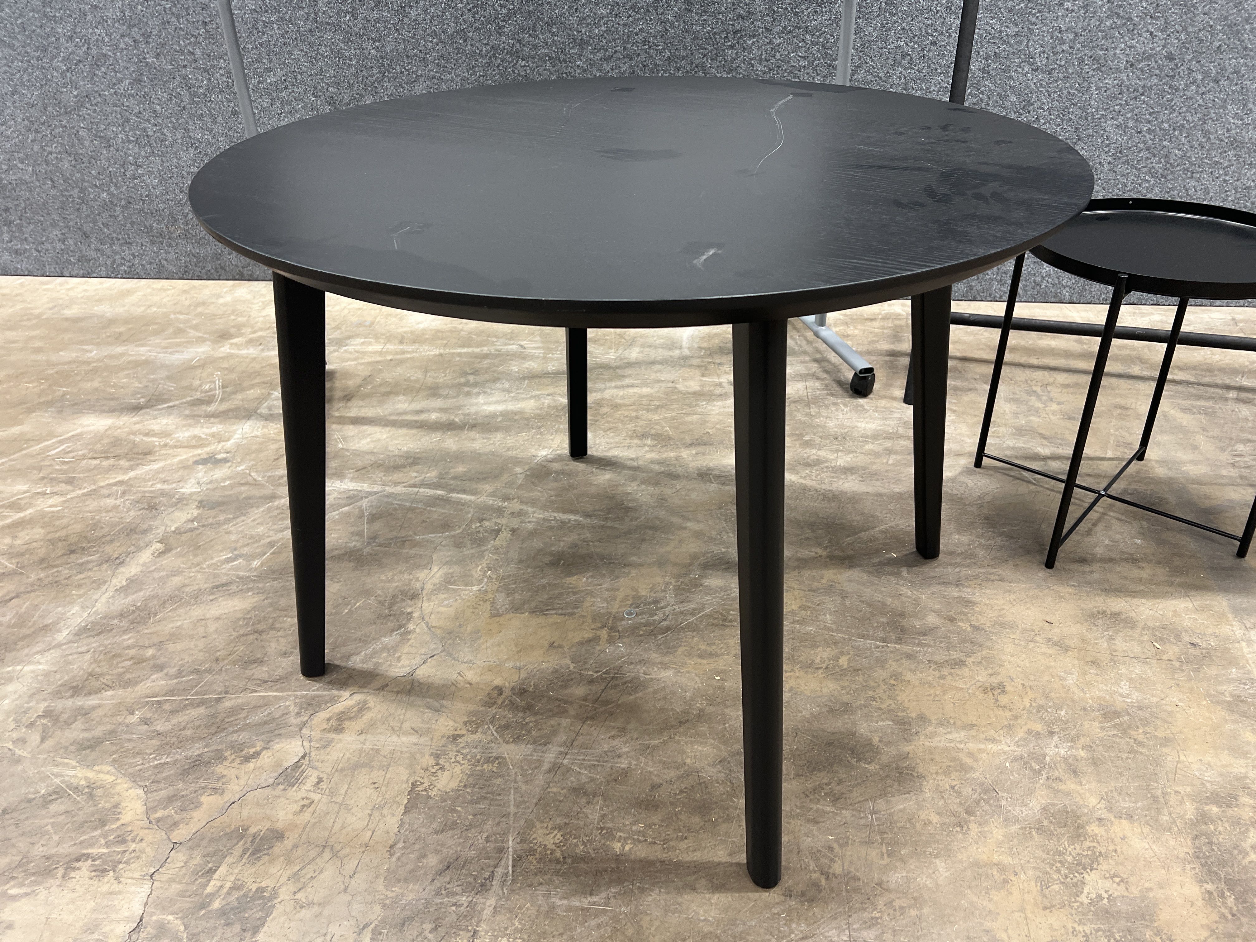 Whiteboard, clothes rack, table etc. - PS Auction - We value the future ...