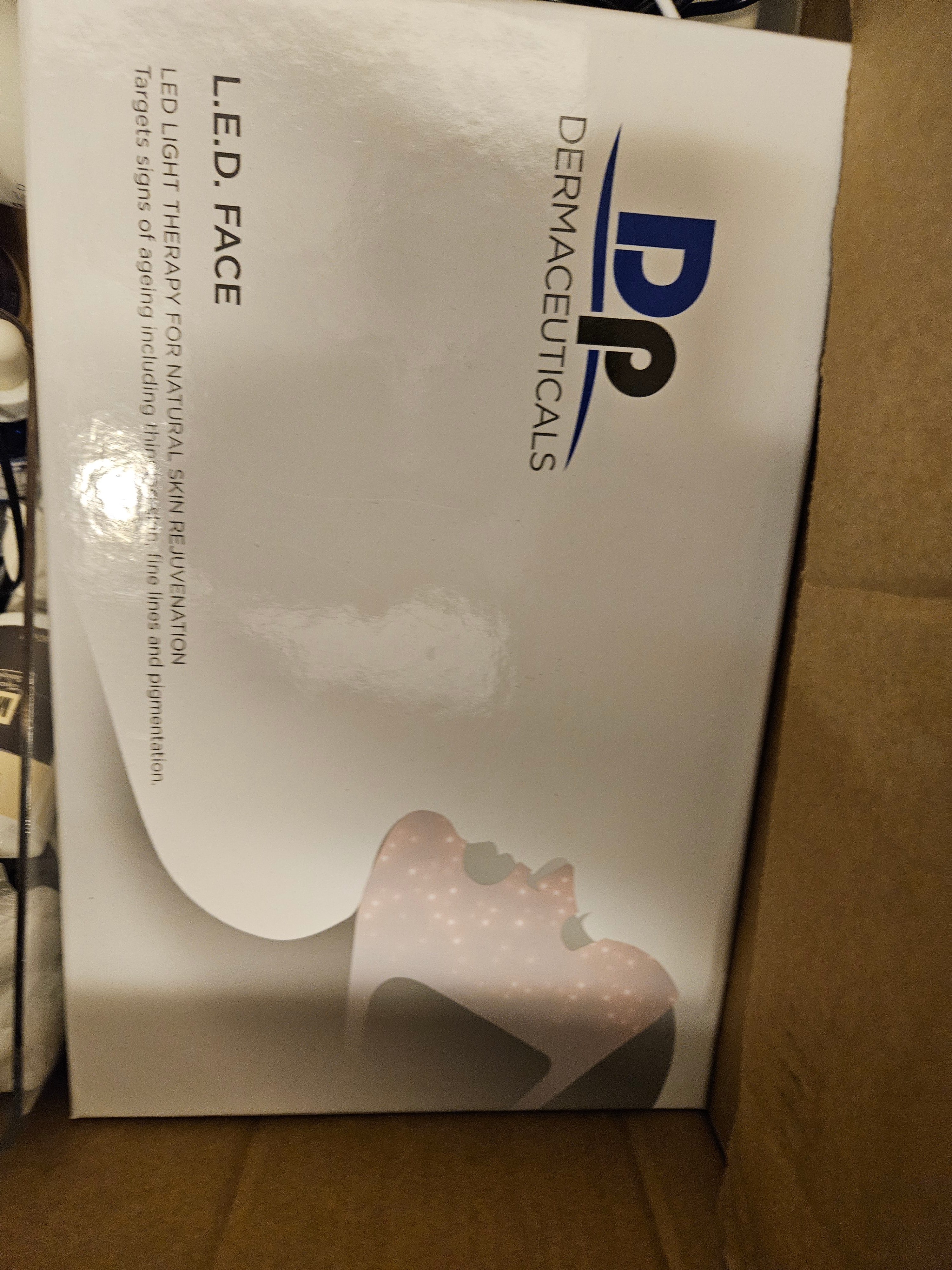 Tillbehör och LED-mask för ansiktsbehandling – DP Dermaceuticals L.E.D ...