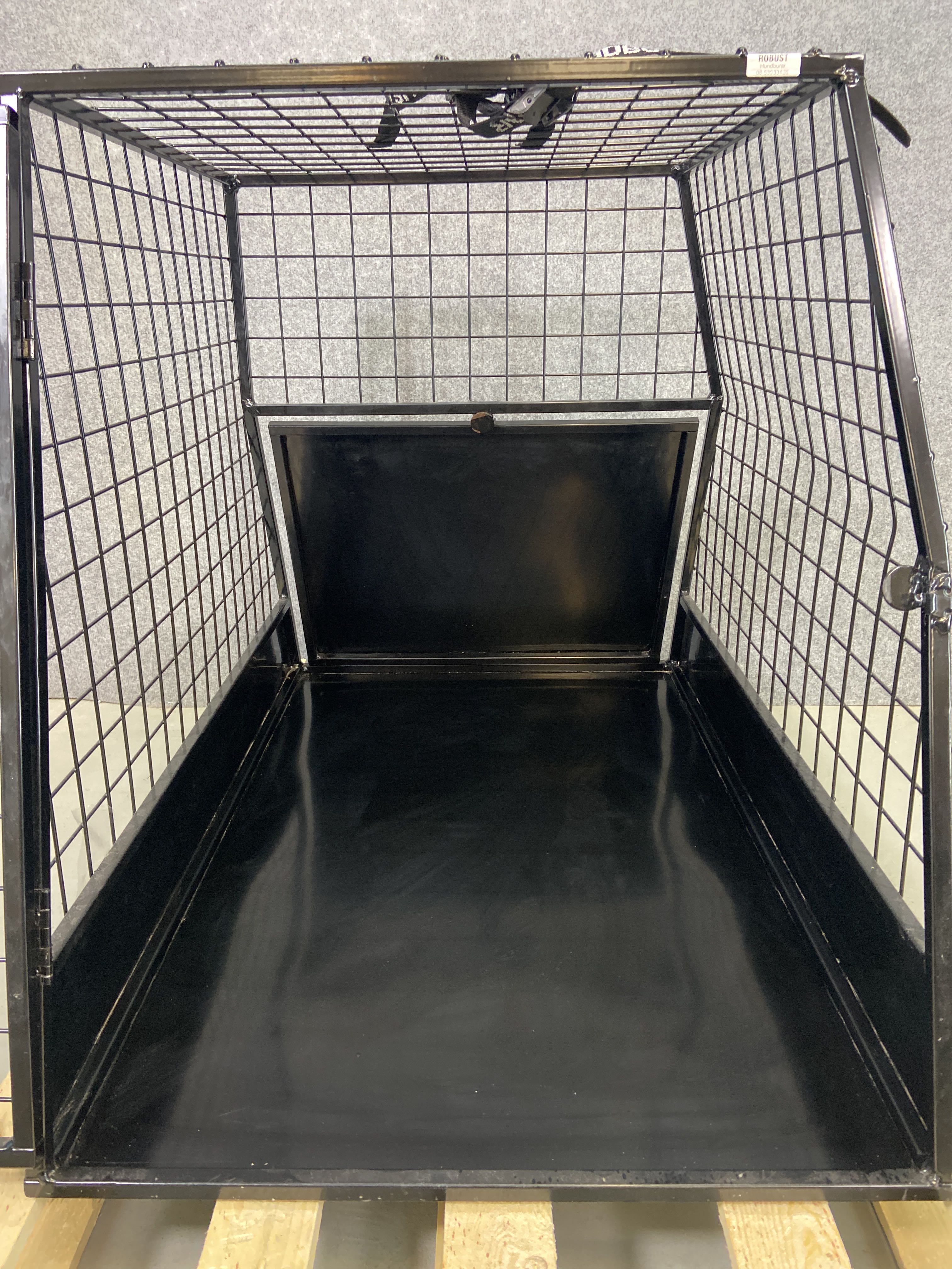 Dog cages - Robust dog cages - PS Auction - We value the future ...