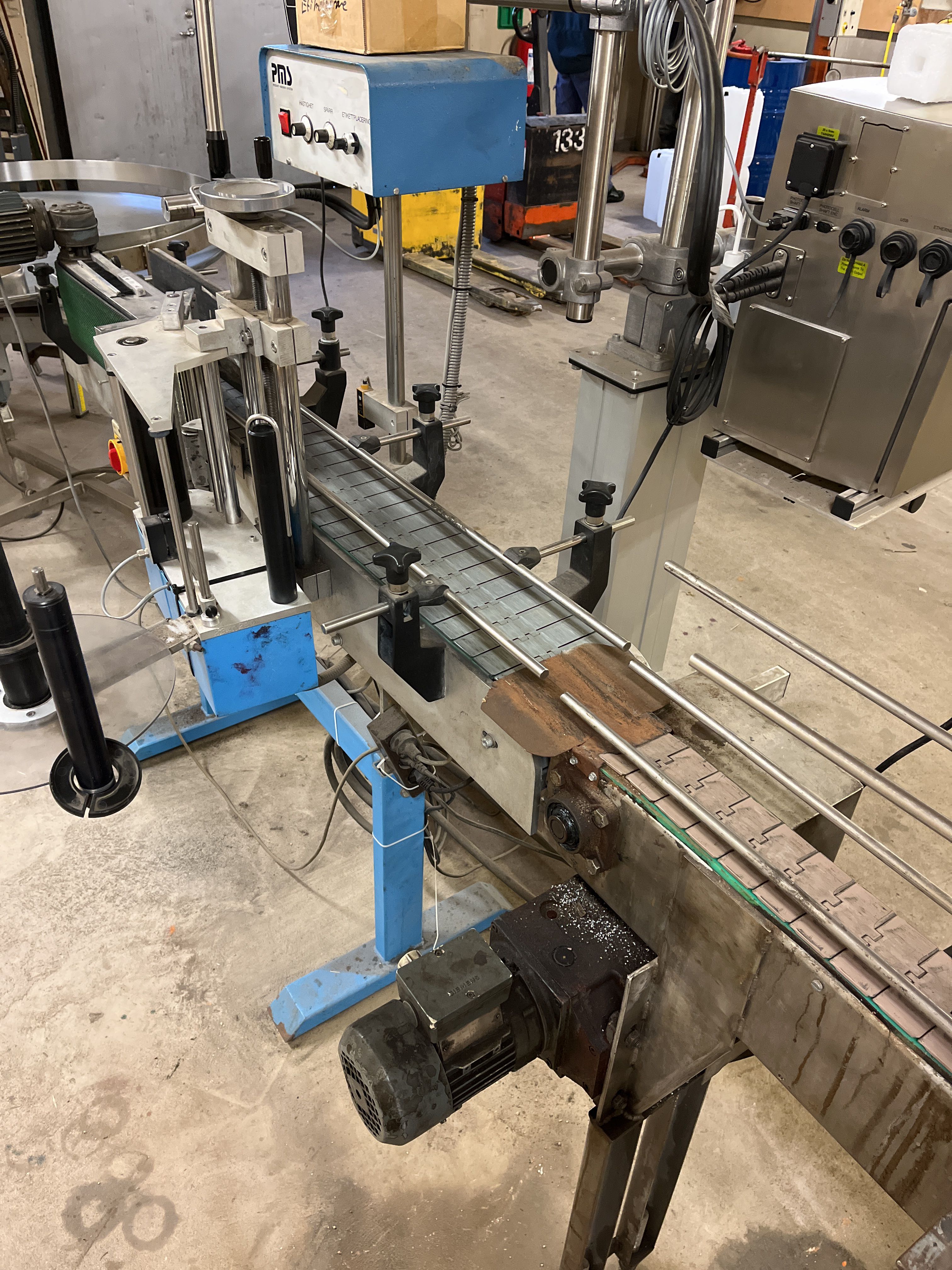 Filling line for liquids - 2 machines with collection tables - PS ...