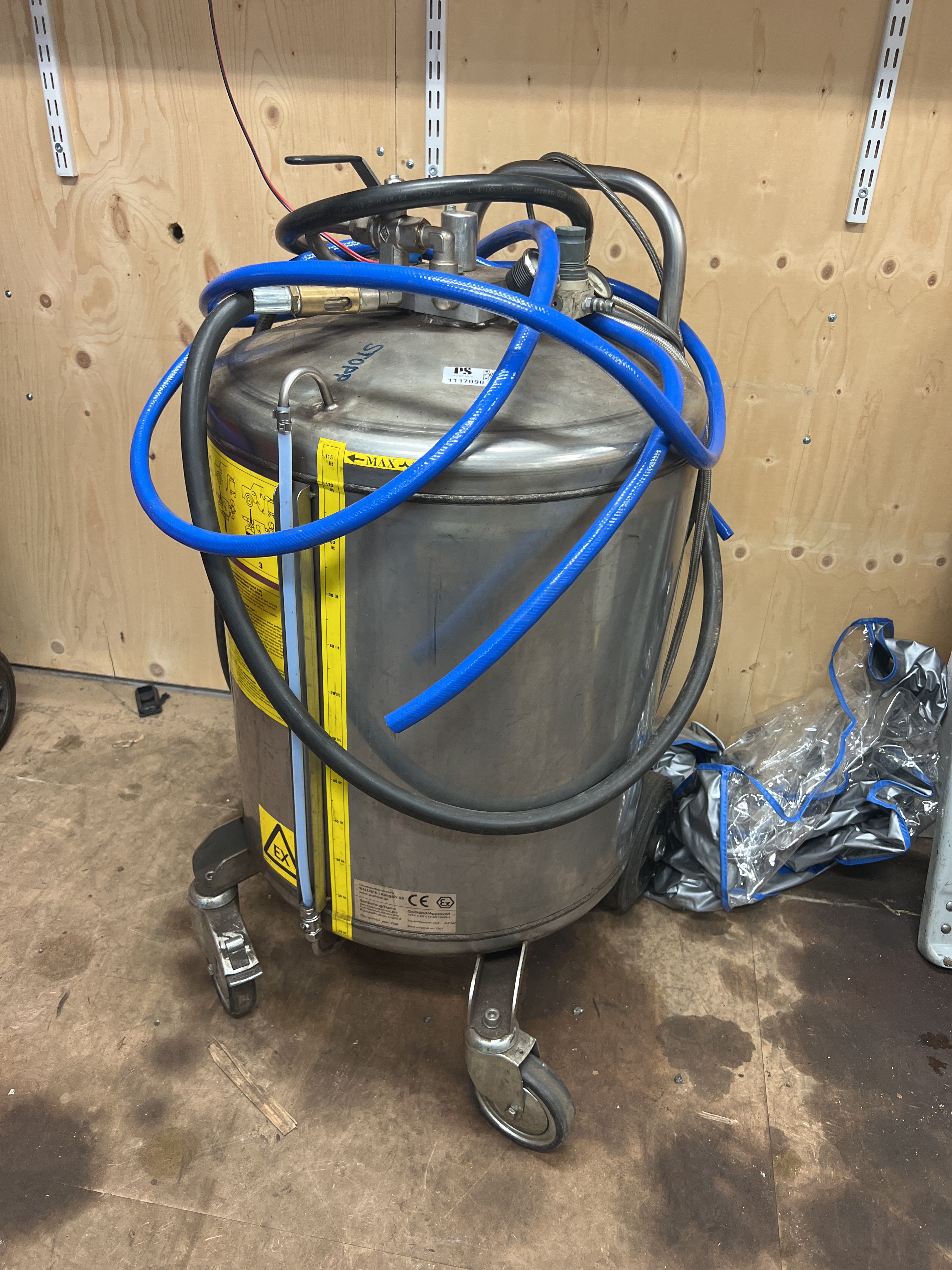 Fuel tank drainer Wallmek L1050-E - PS Auction - We value the future ...