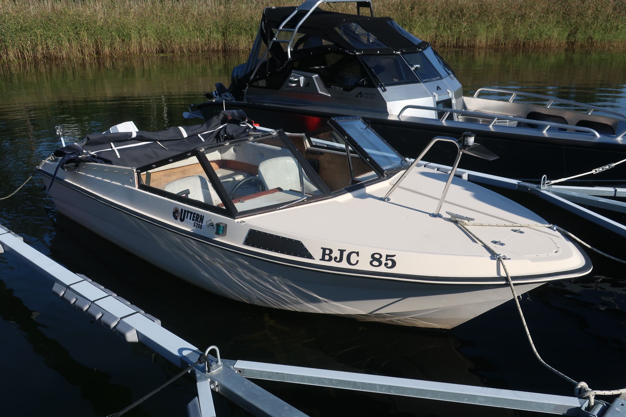 Uttern 5200 DC with Johnson 70hp -91 - PS Auction - We value the future ...