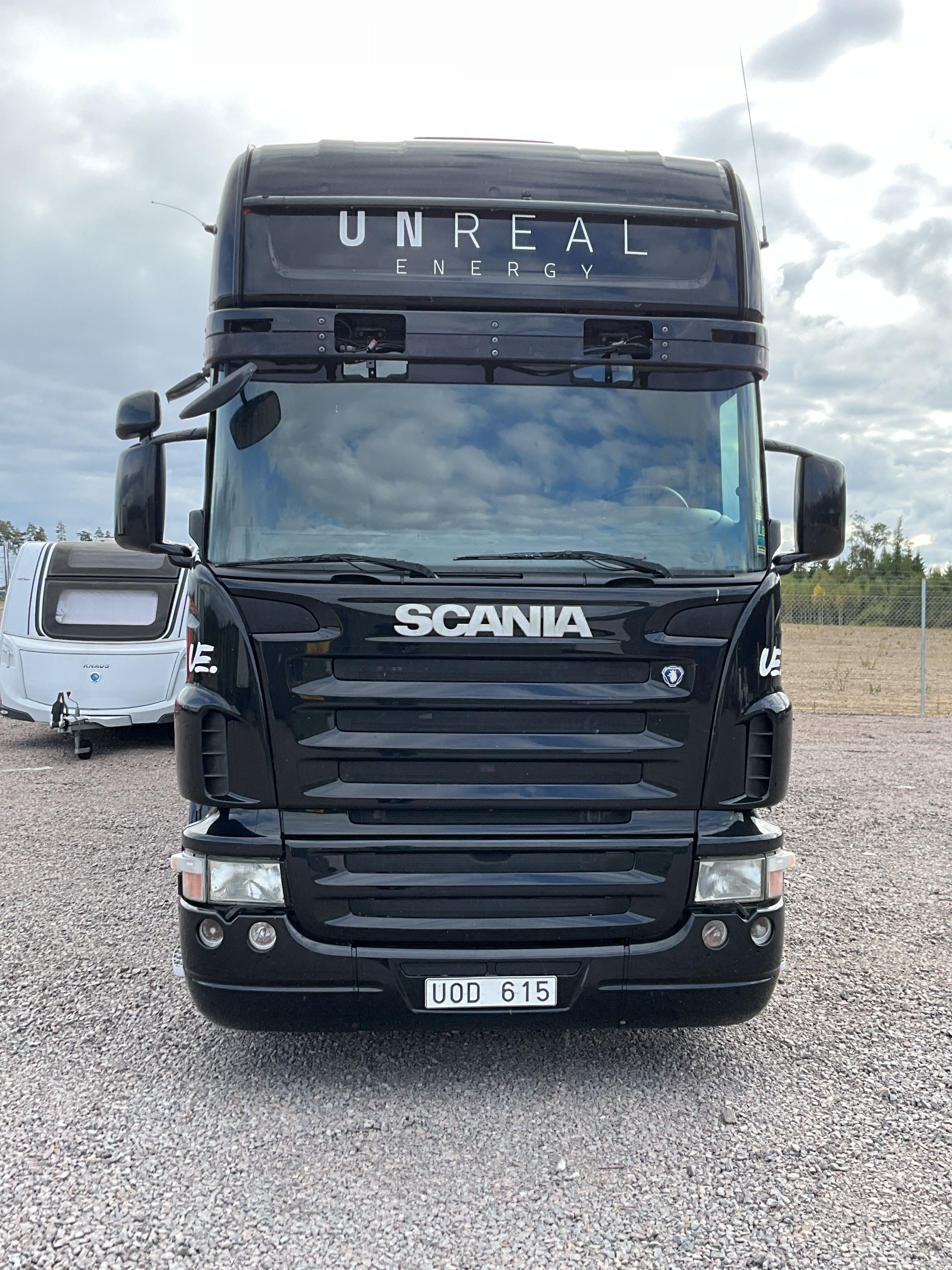 Scania dragbil med VM-trailer för racing - Auktioner online ...