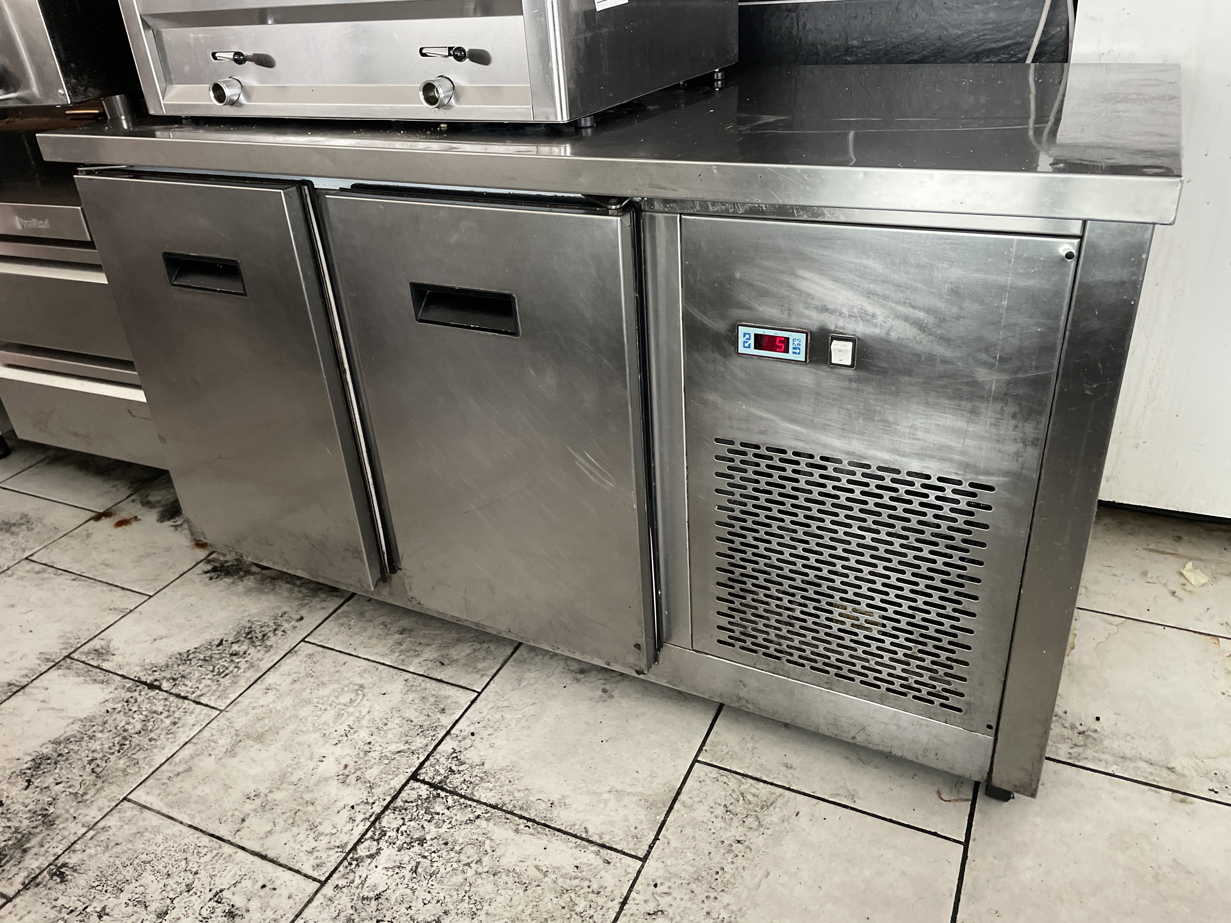 Cooler bench with cupboard - PS Auction - We value the future - Largest ...