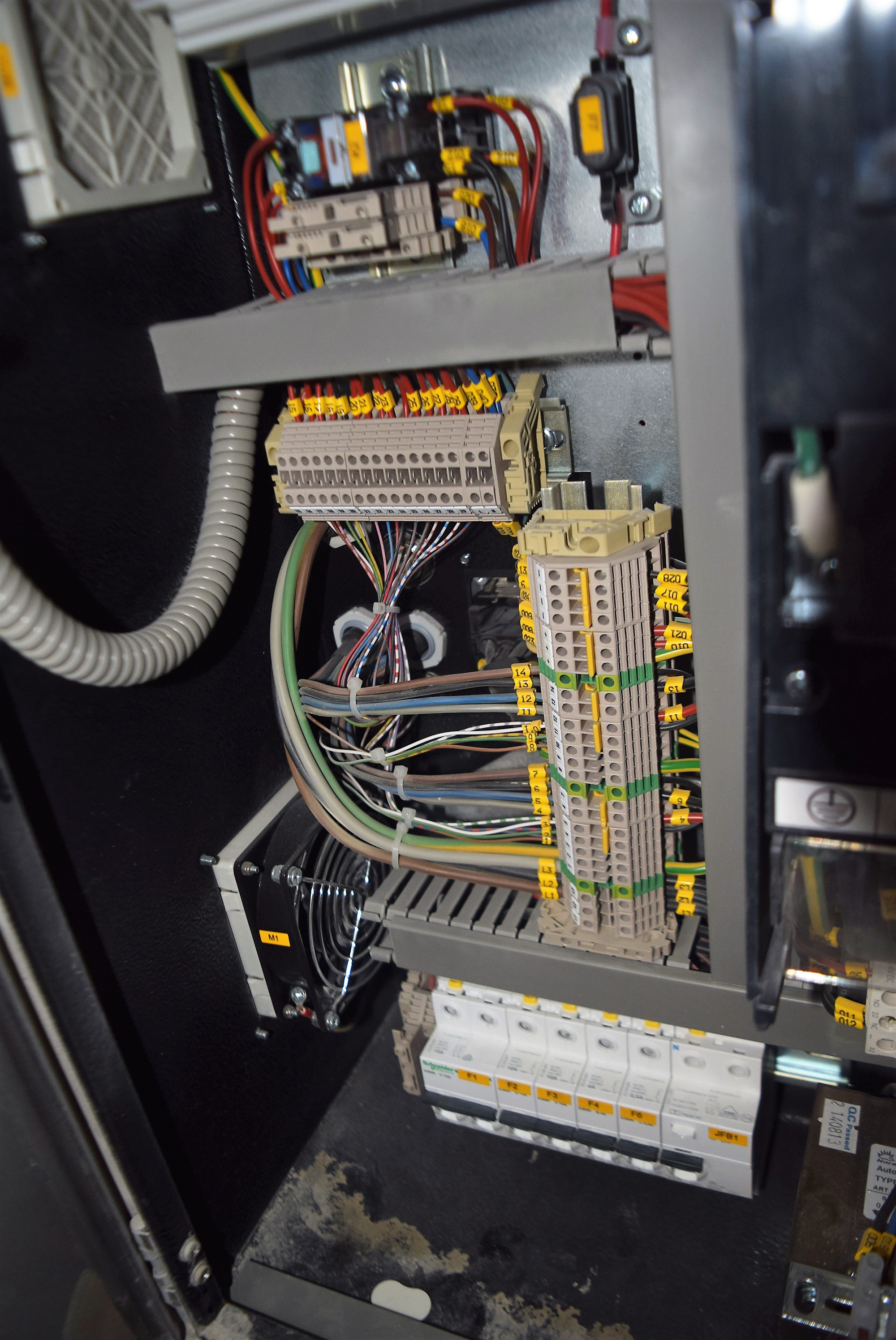 Radio controlled concrete grinder HTC 950 RX -14 - PS Auction - We ...