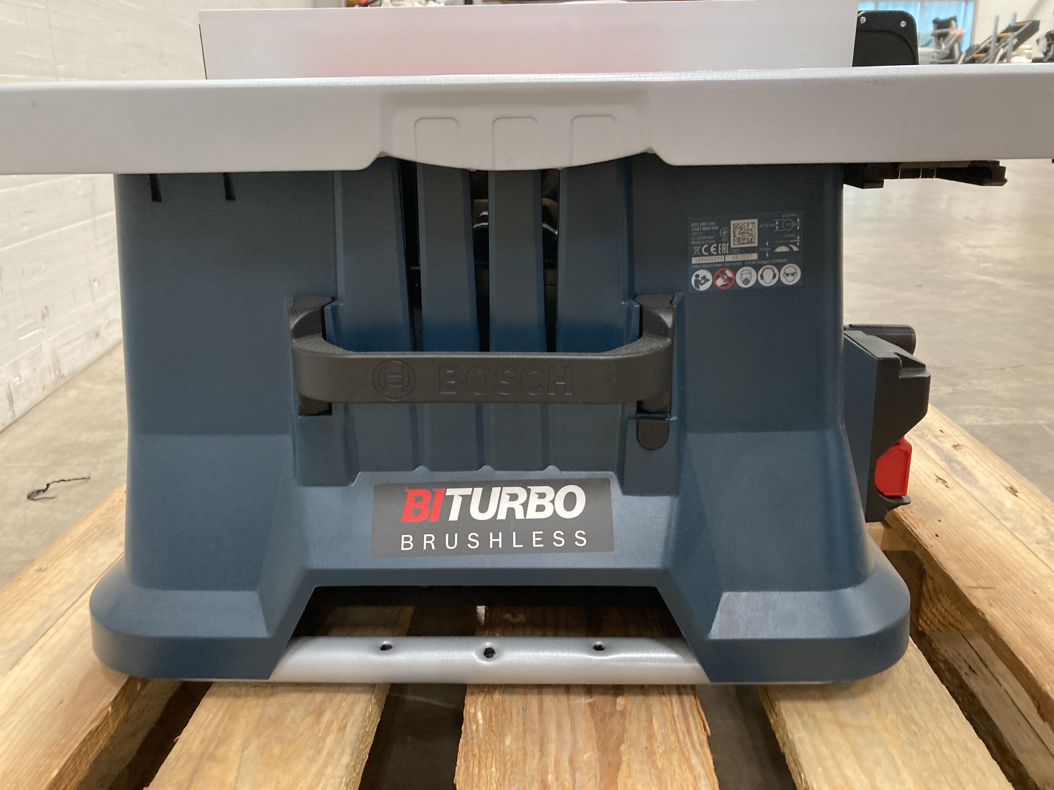 Bordsåg Bosch GTS 18V-216 + GTA560 Solo - Auktioner online ...
